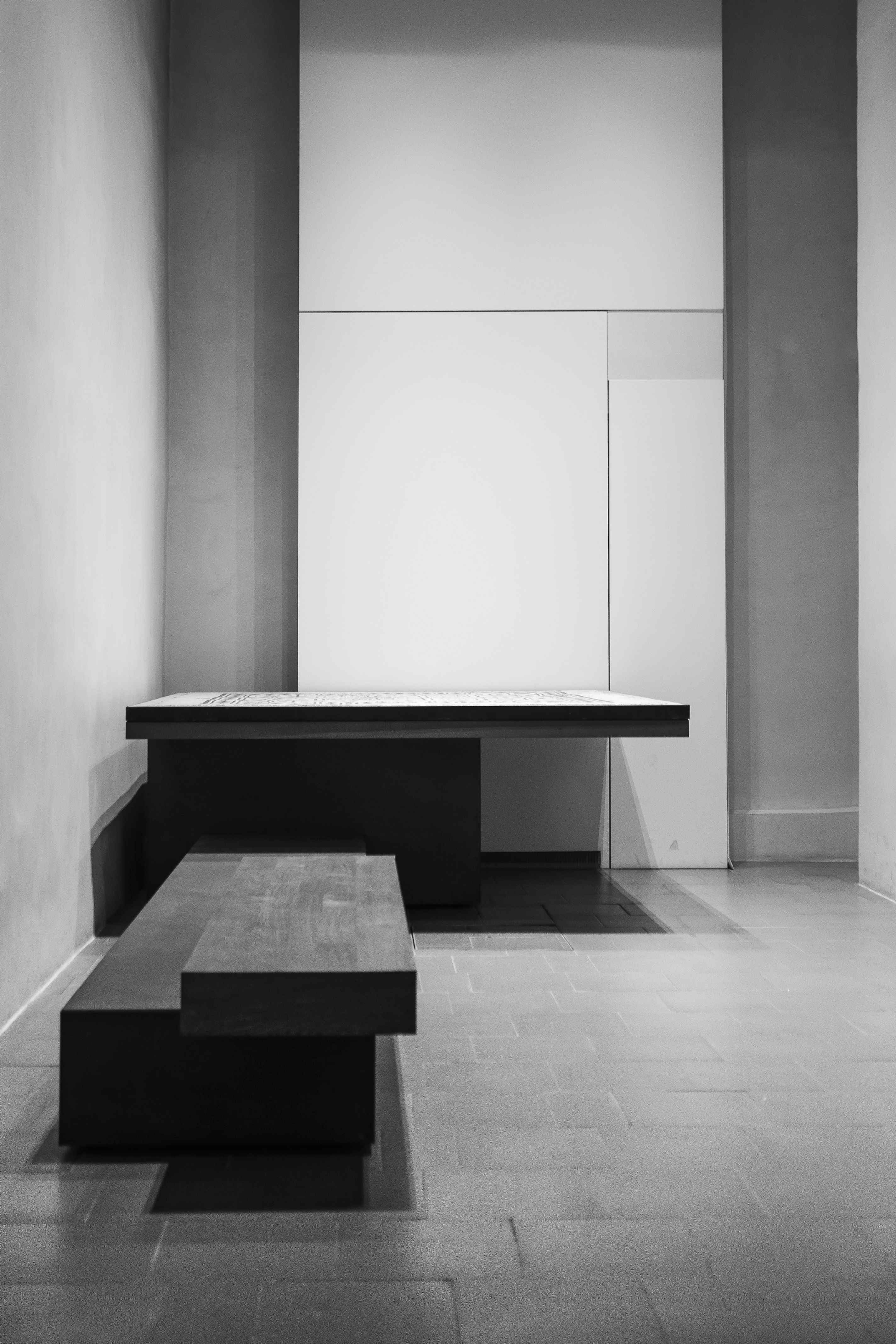 Wooden bench · Free Stock Photo