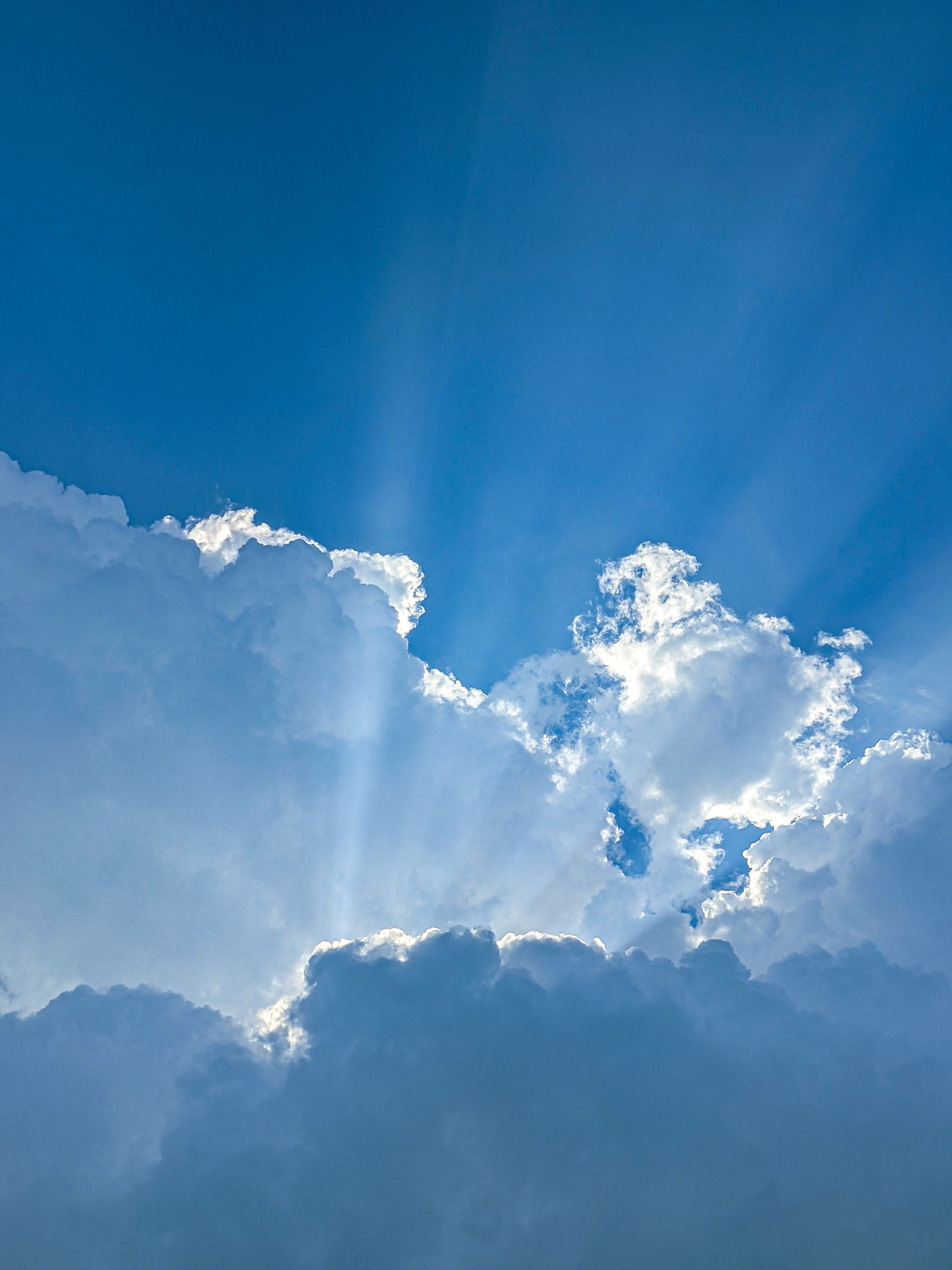 Dramatic Sunbeams Shining Through Clouds · Free Stock Photo