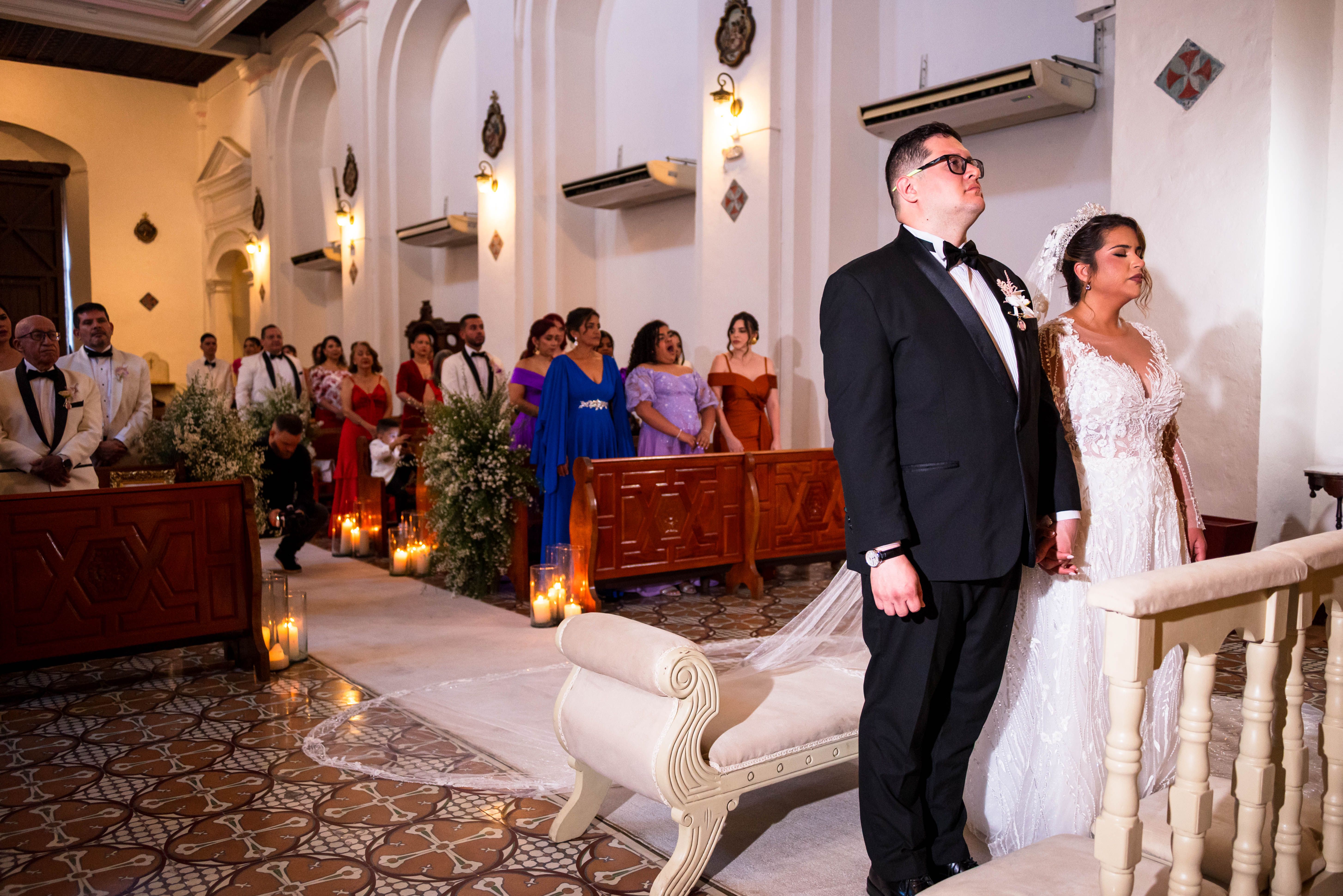 Elegant Indoor Wedding Ceremony with Bride and Groom · Free Stock Photo