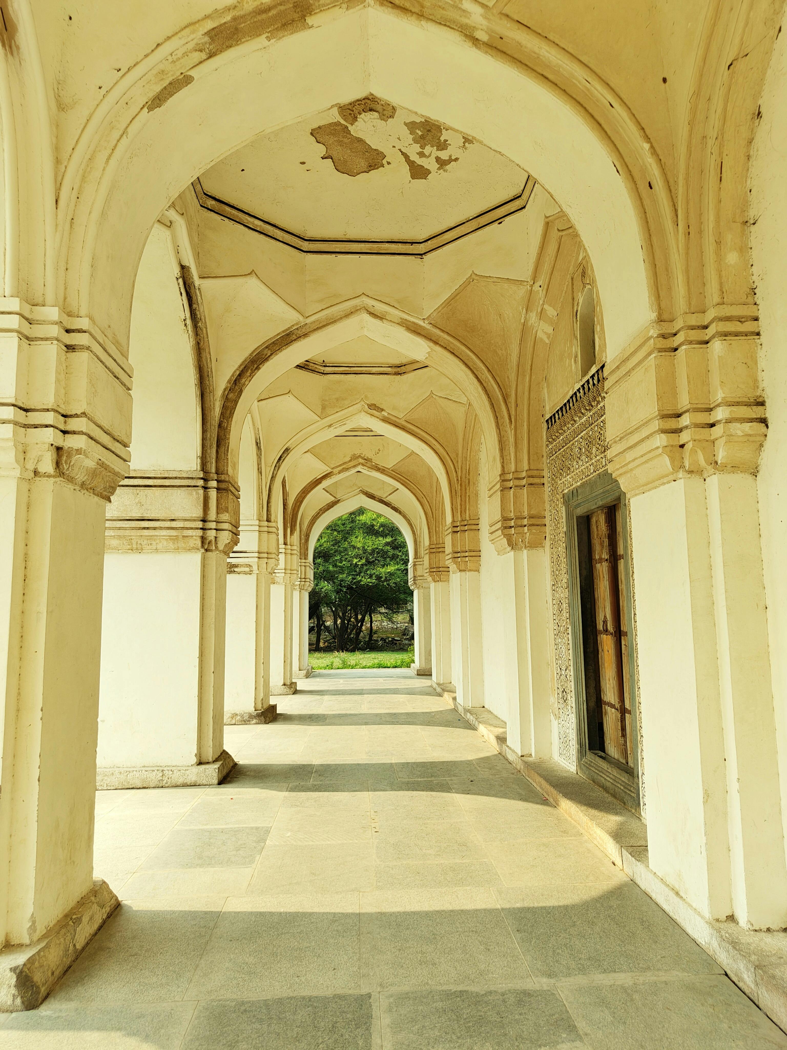 Corridor In A Building Photos, Download The BEST Free Corridor In A ...