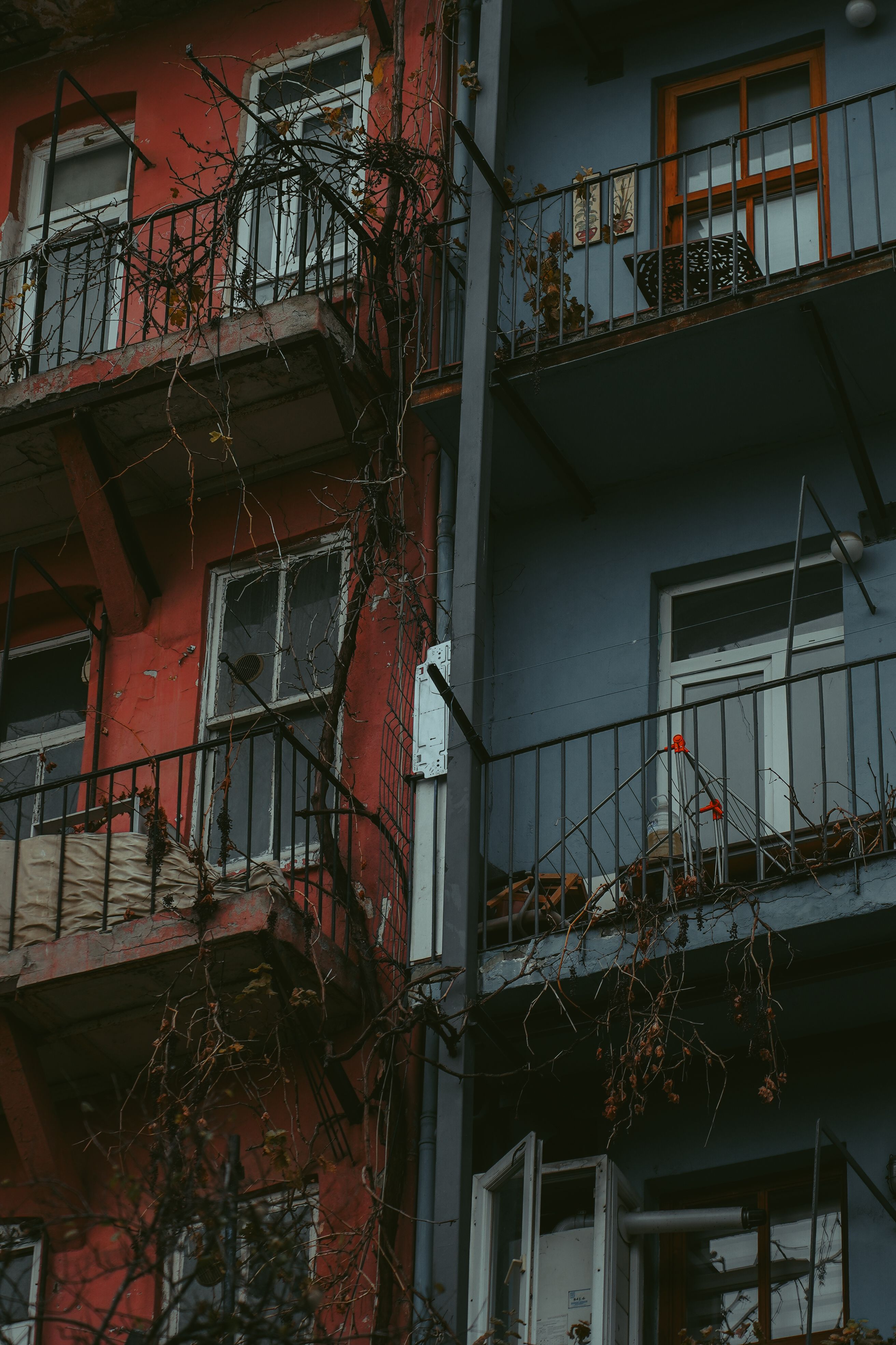 Gritty Facade of Historic İstanbul Building · Free Stock Photo