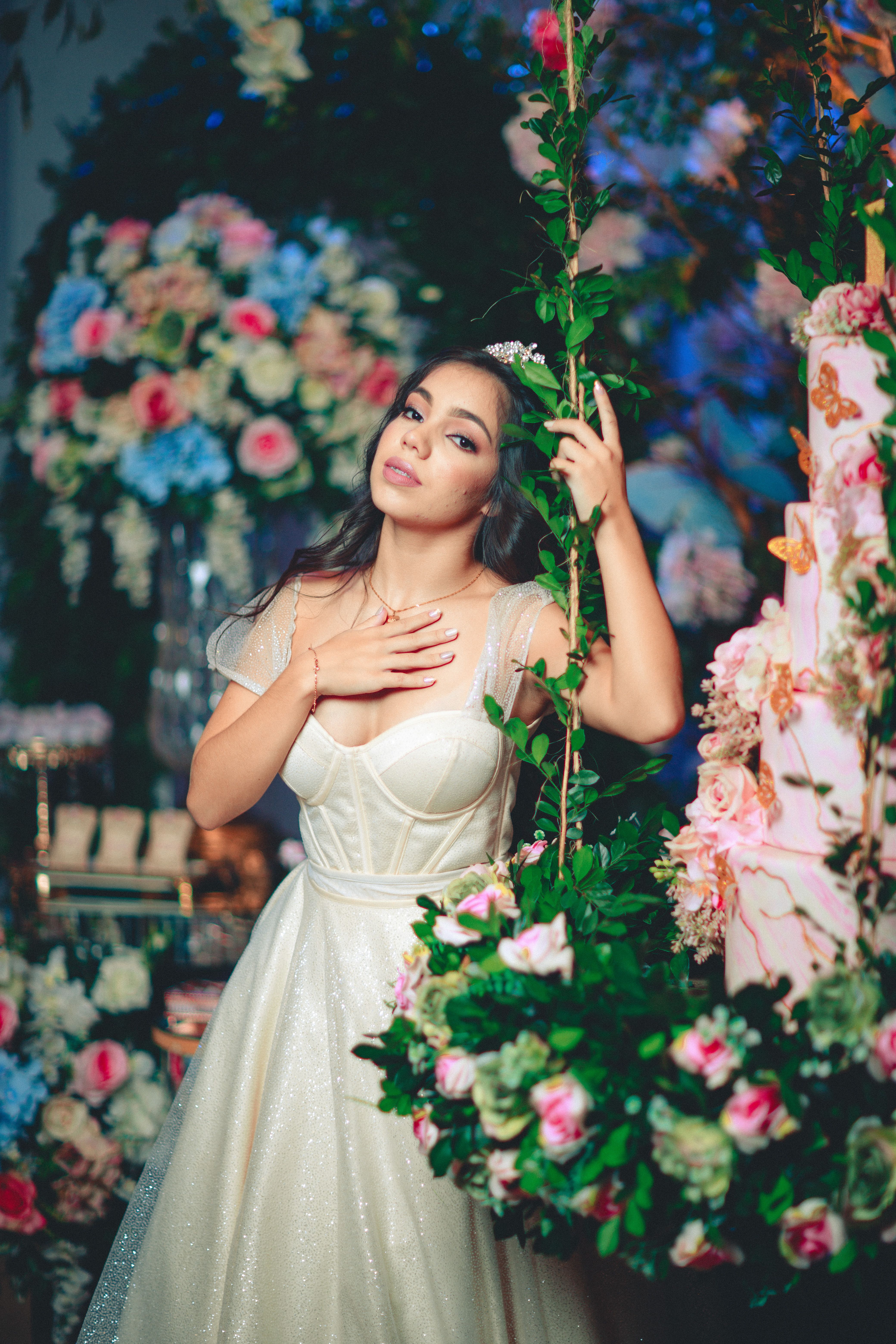 Elegant Bride in Floral Wedding Setting · Free Stock Photo