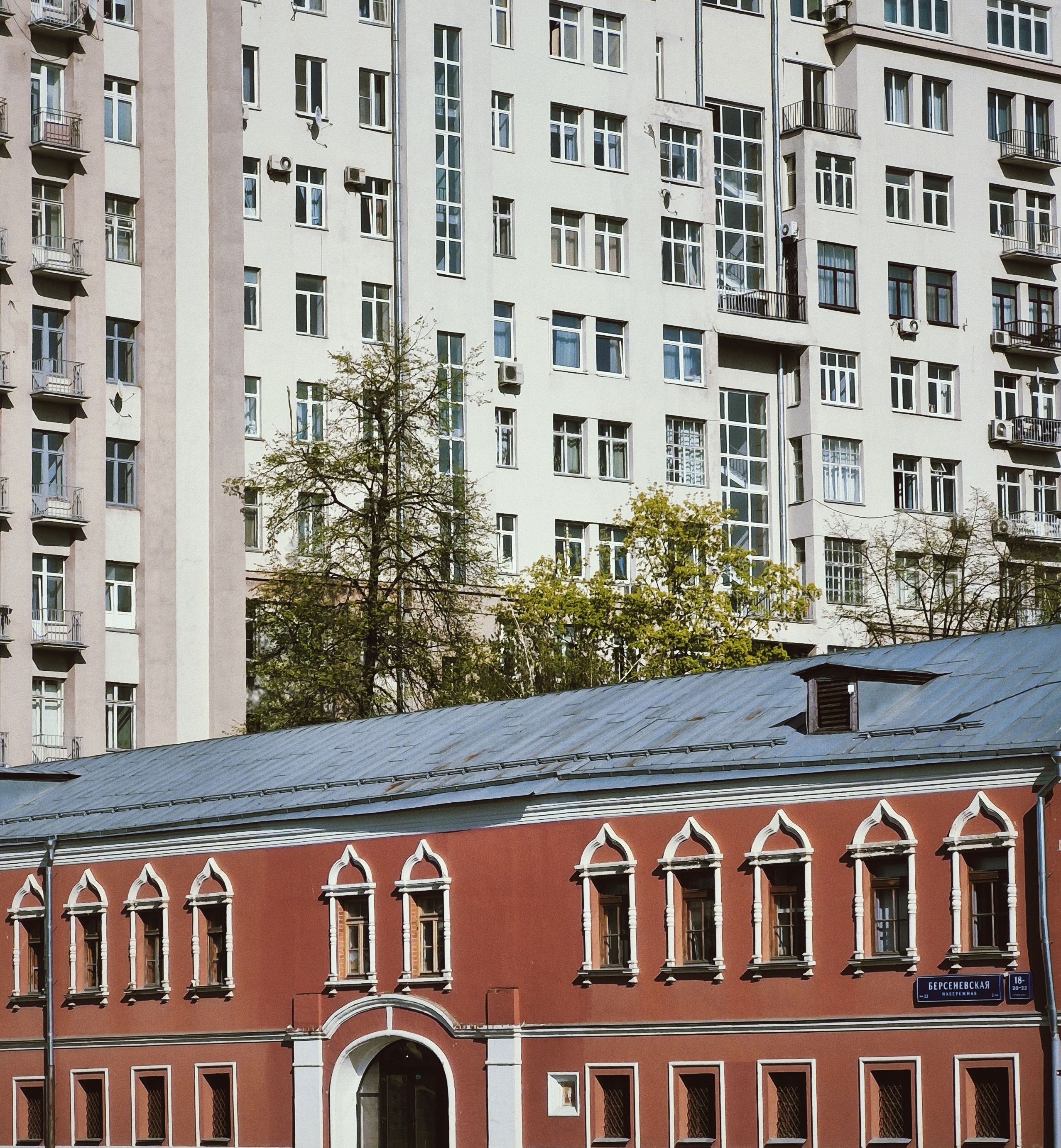 Historical and Modern Architecture Contrast · Free Stock Photo