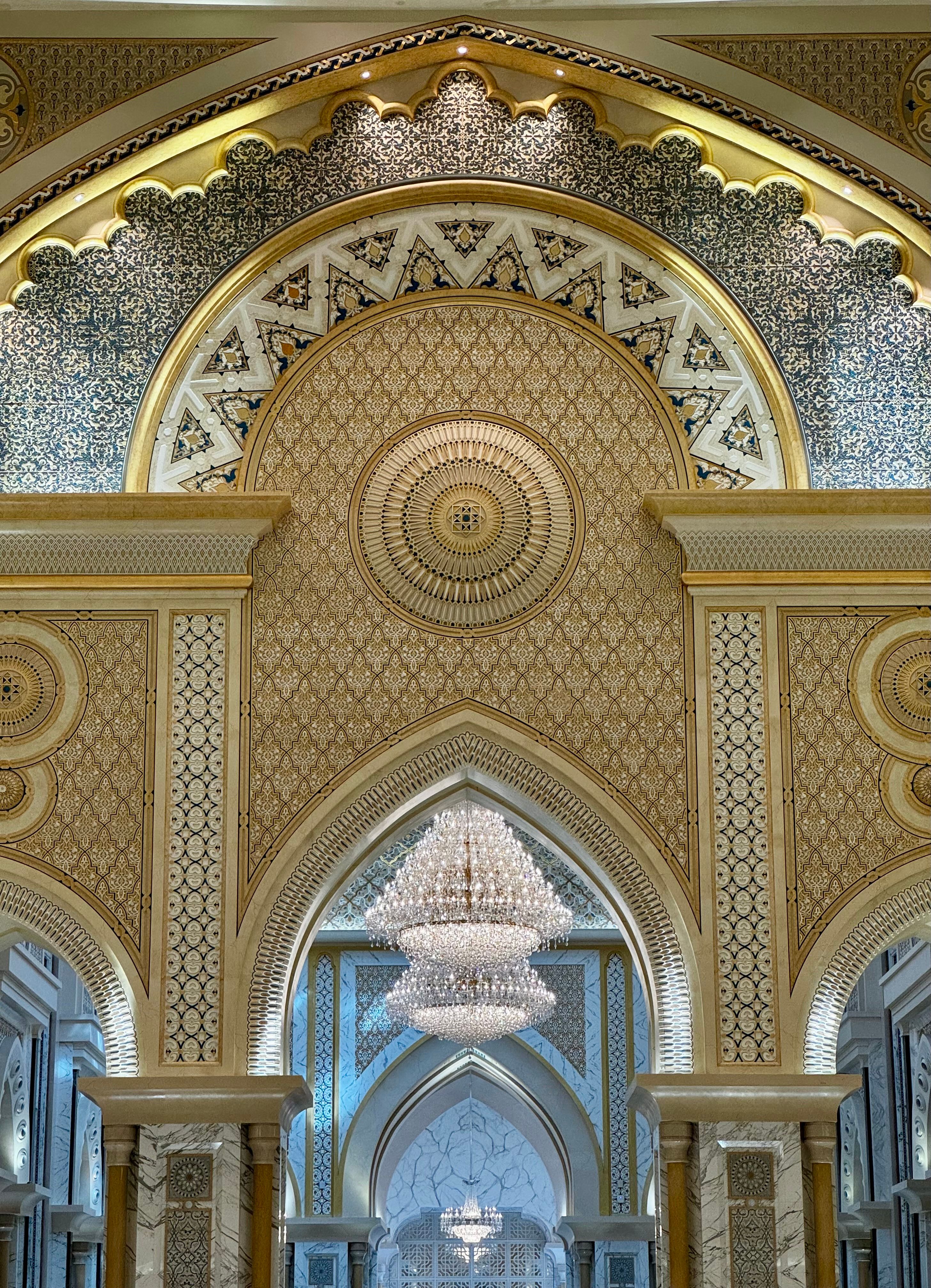 Ornate Interior of Grand Islamic Architecture · Free Stock Photo