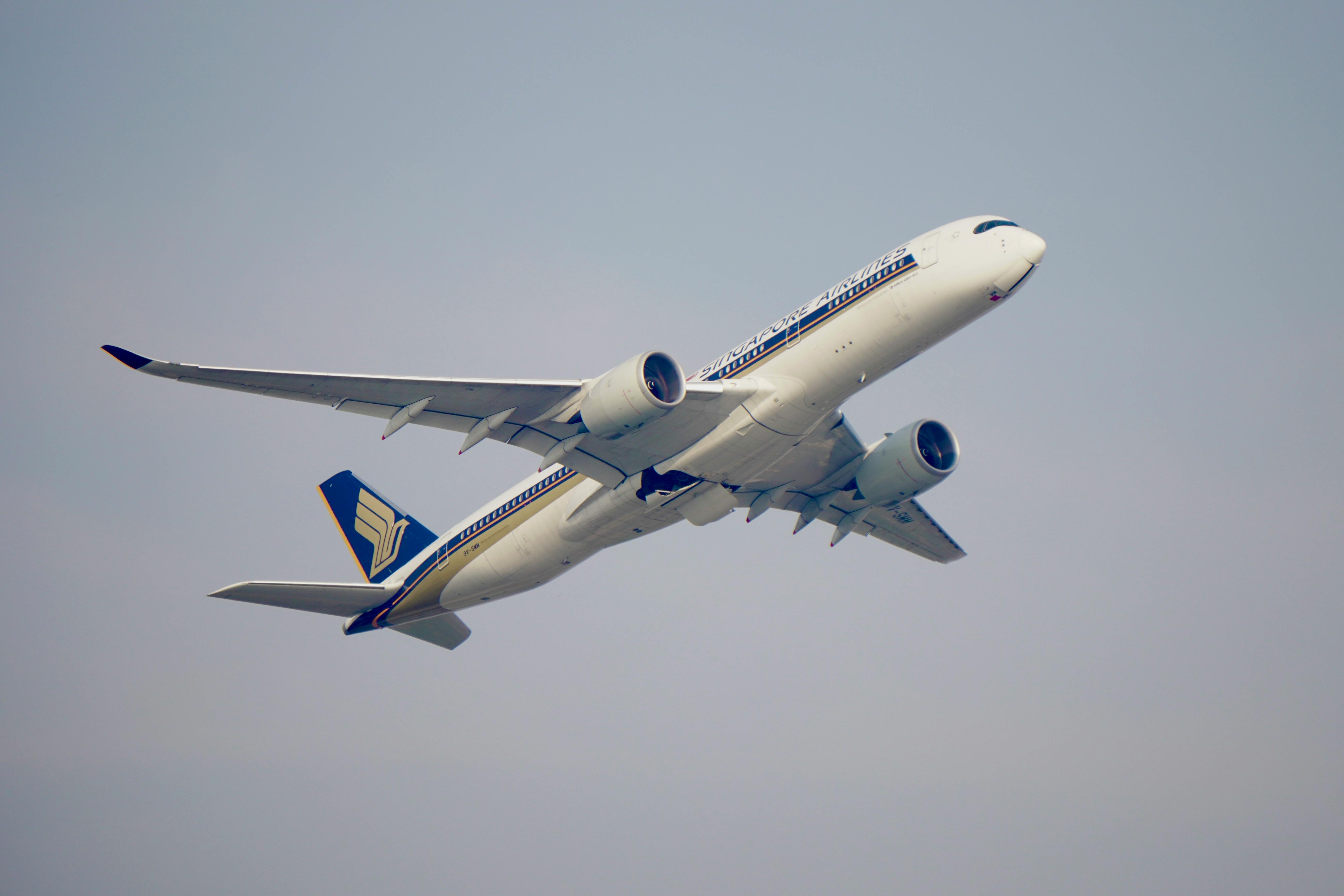 Gray Airplane · Free Stock Photo