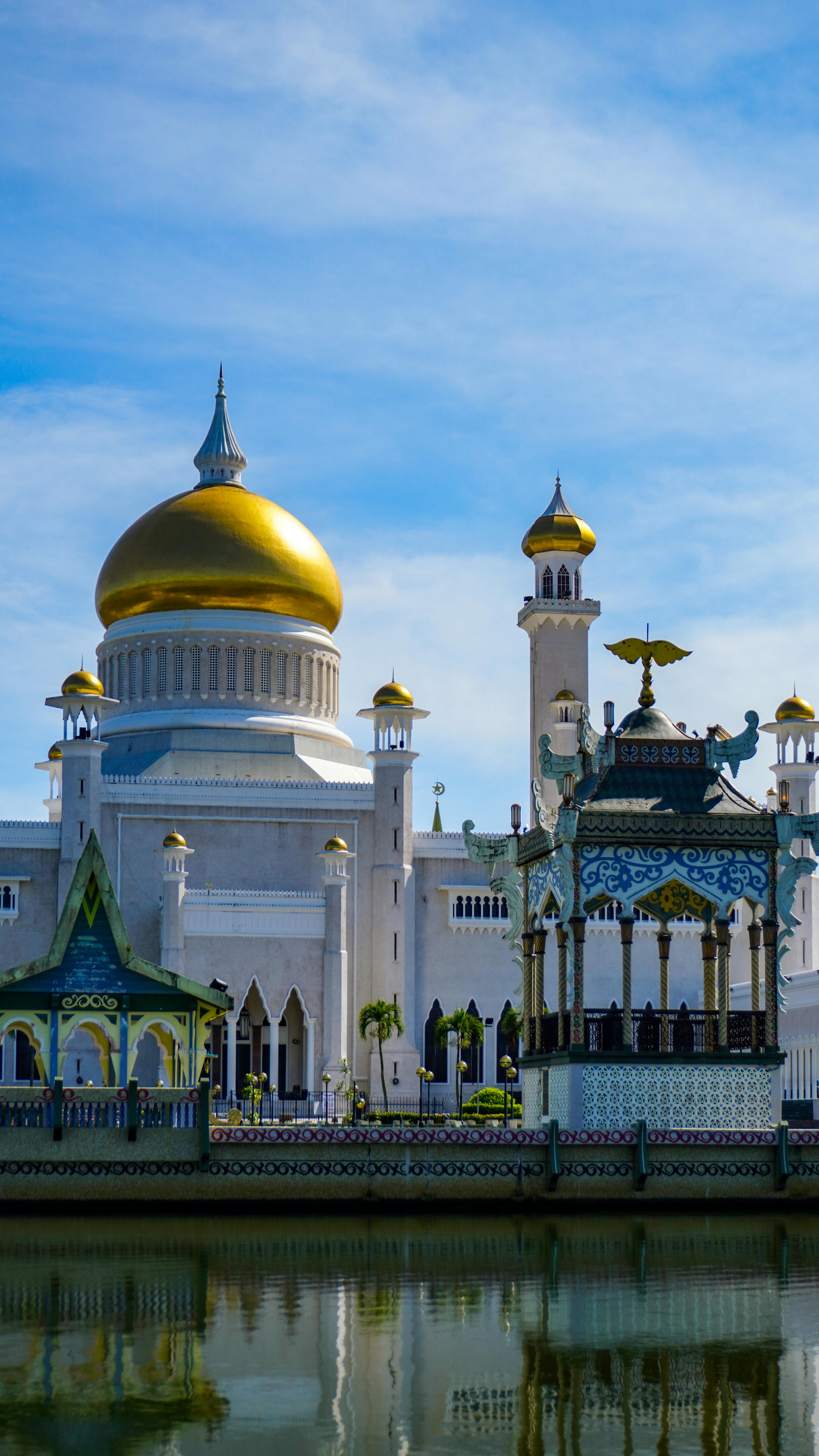Sultan Omar Ali Saifuddien Mosque in Bandar Seri Begawan · Free Stock Photo