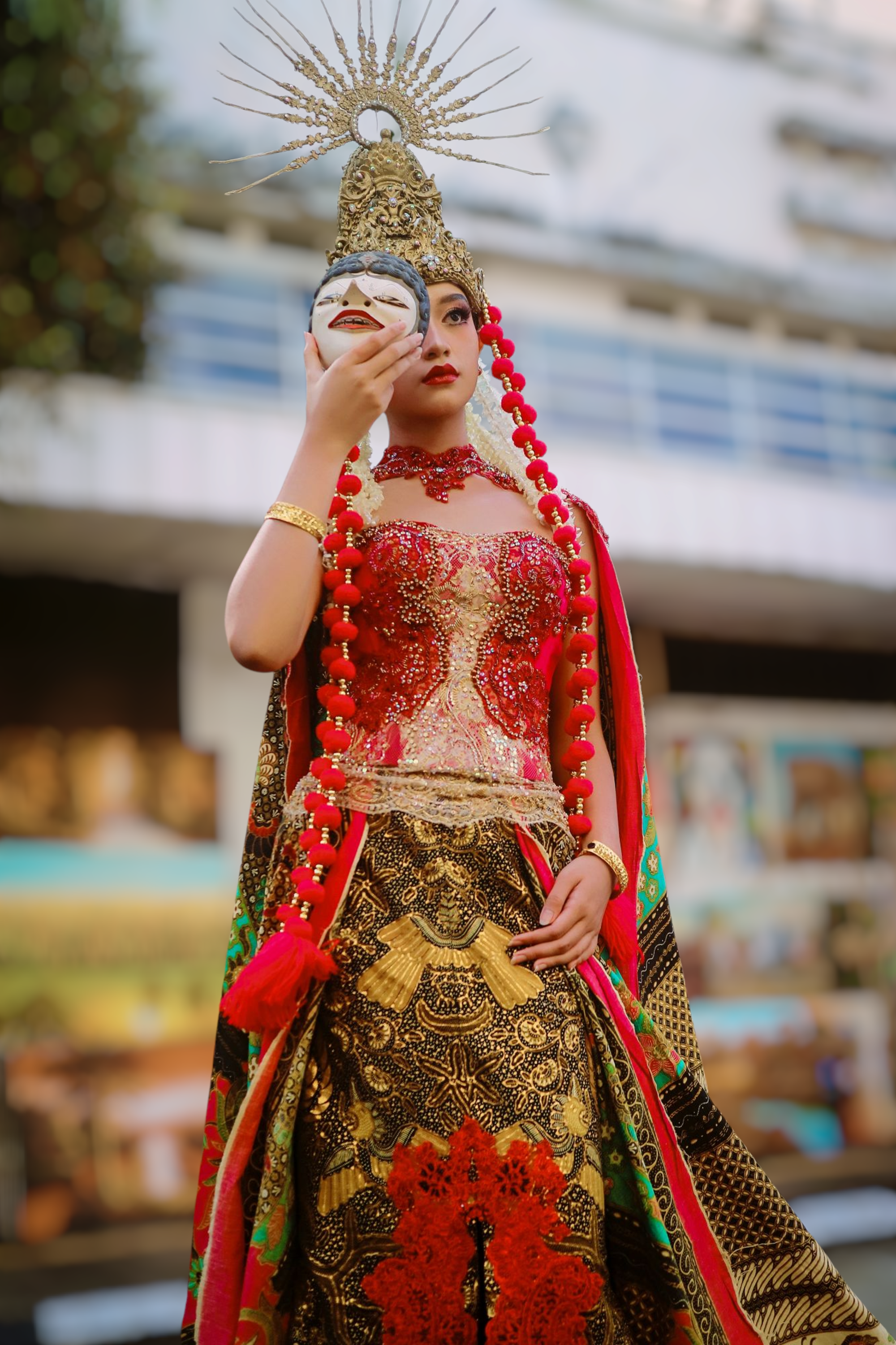 Penari Tradisional Indonesia Dengan Topeng · Foto Stok Gratis
