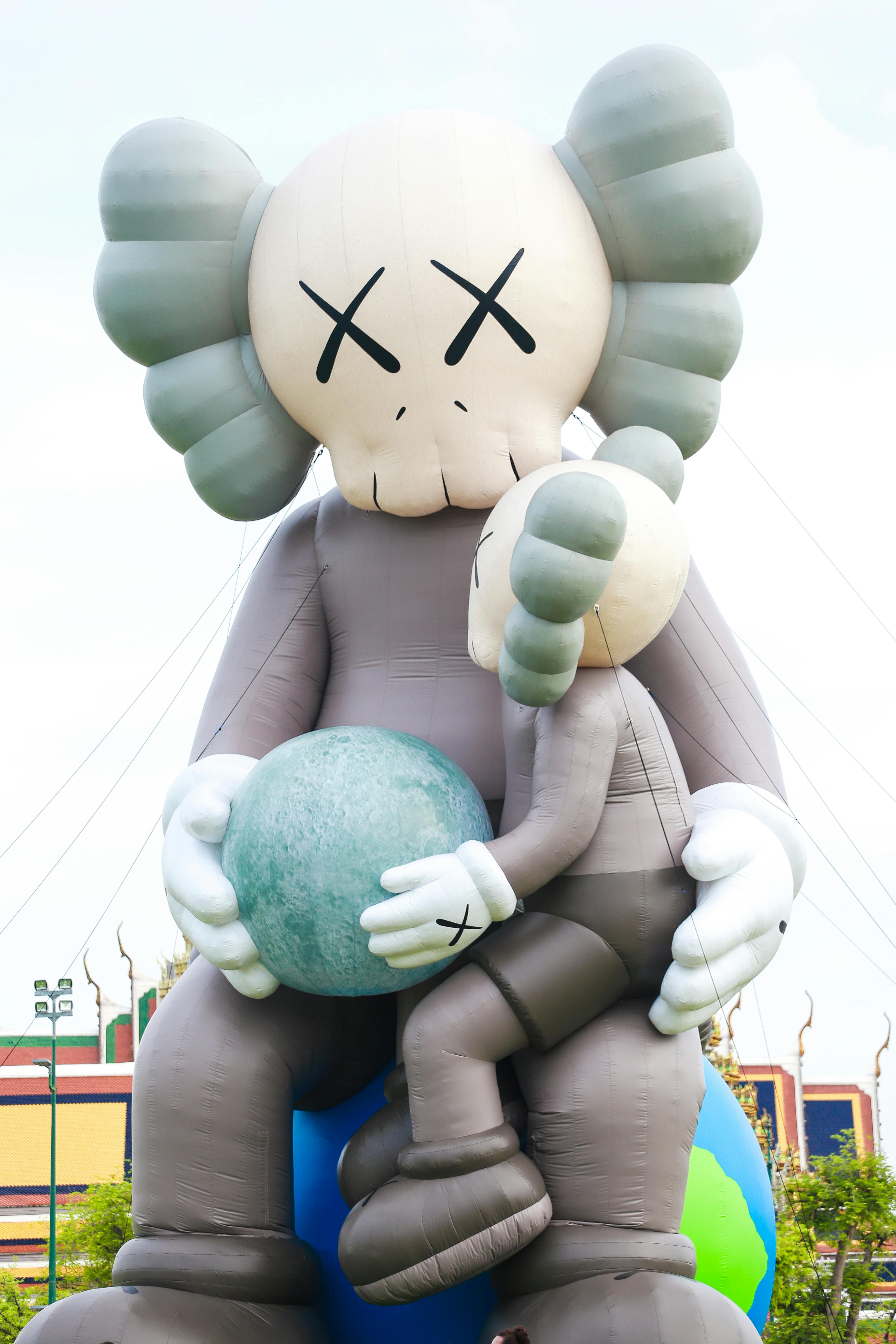 Kaws Photos, Download The BEST Free Kaws Stock Photos & HD Images