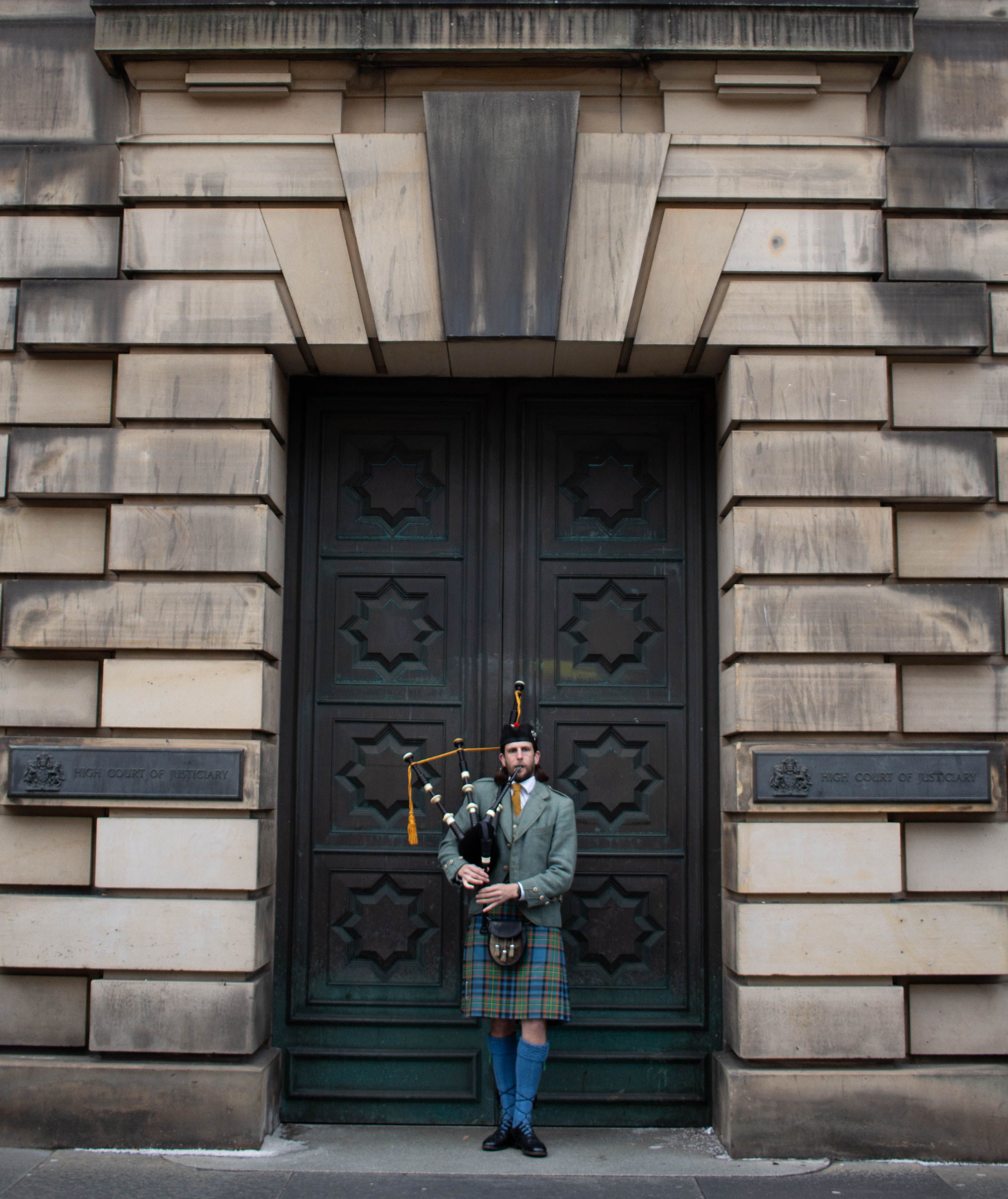 Gaitero Con Traje Tradicional Escocés En Edimburgo · Foto de stock gratuita