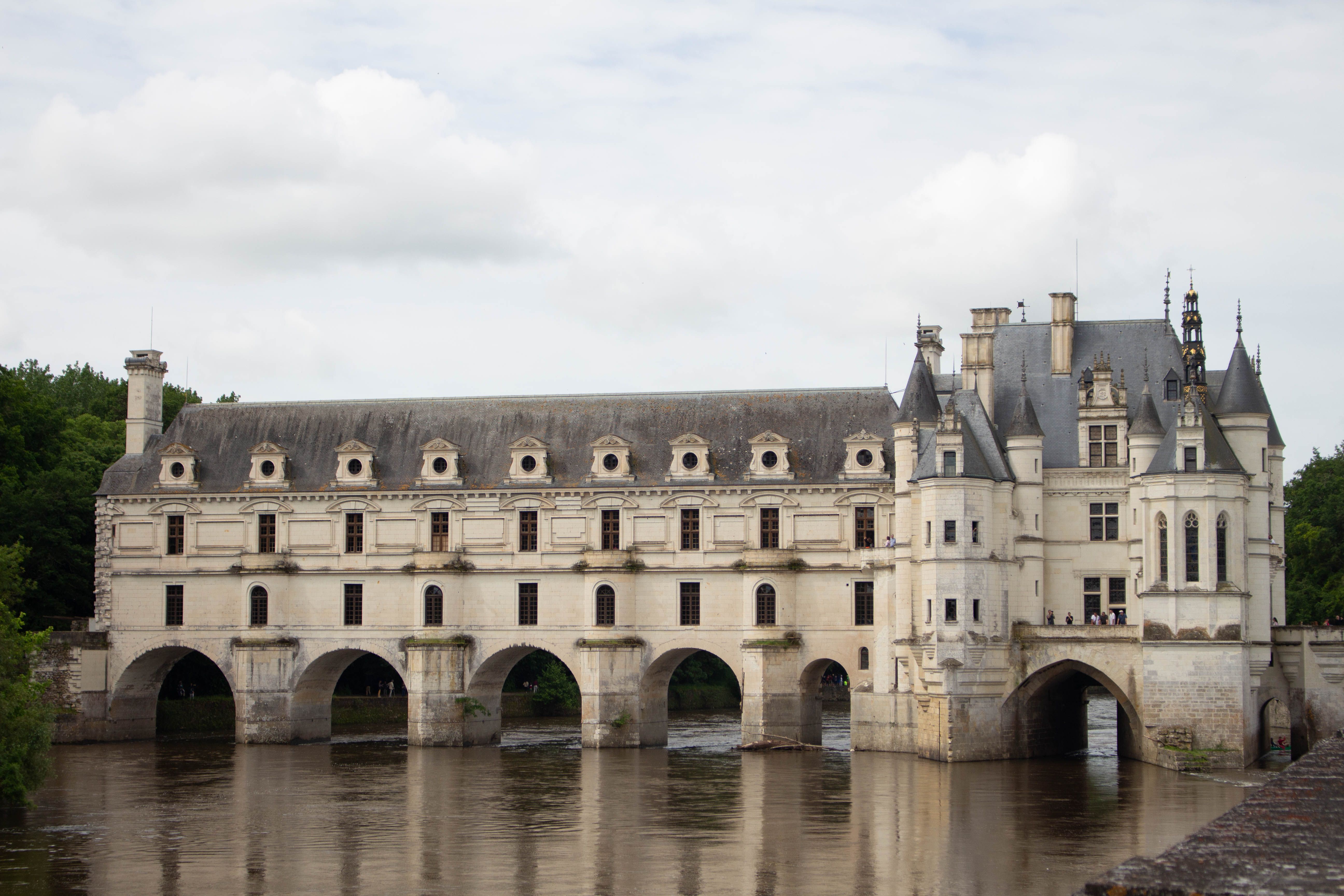Elegant Château Over Cher River in France · Free Stock Photo