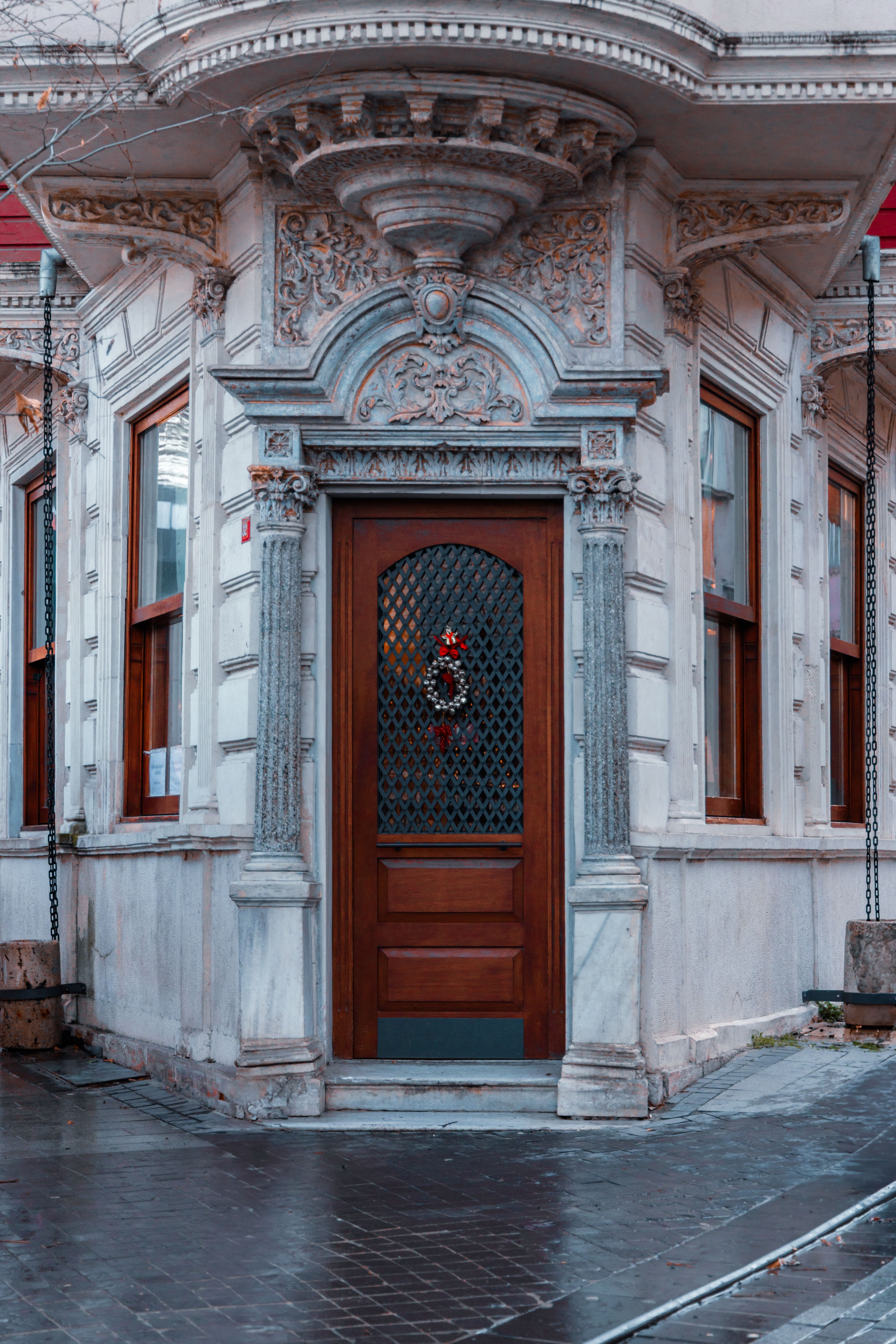 Ornate Architectural Corner in Kuzguncuk, İstanbul · Free Stock Photo