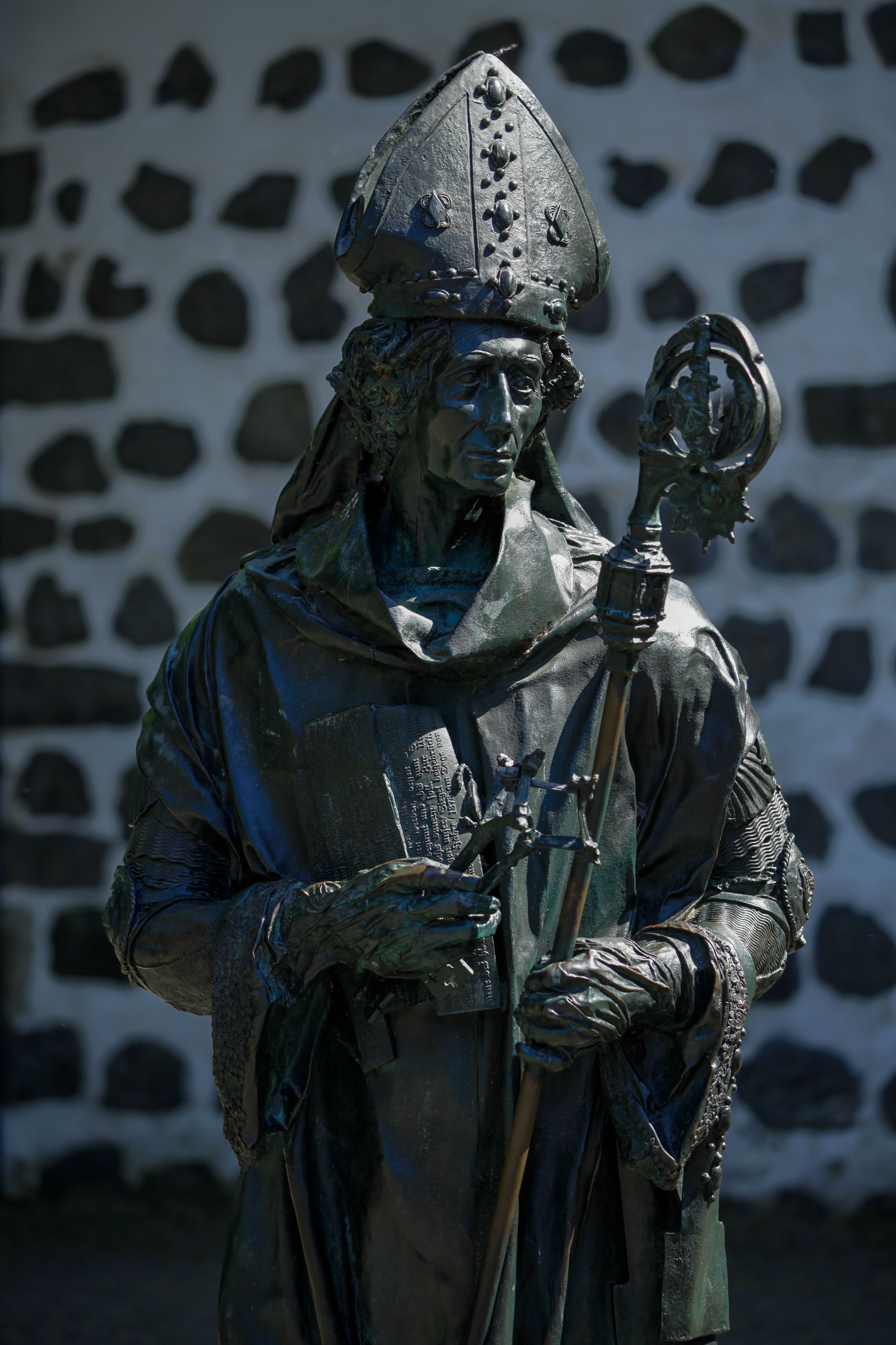 Sculpture of Religious Figure in Stone Setting · Free Stock Photo
