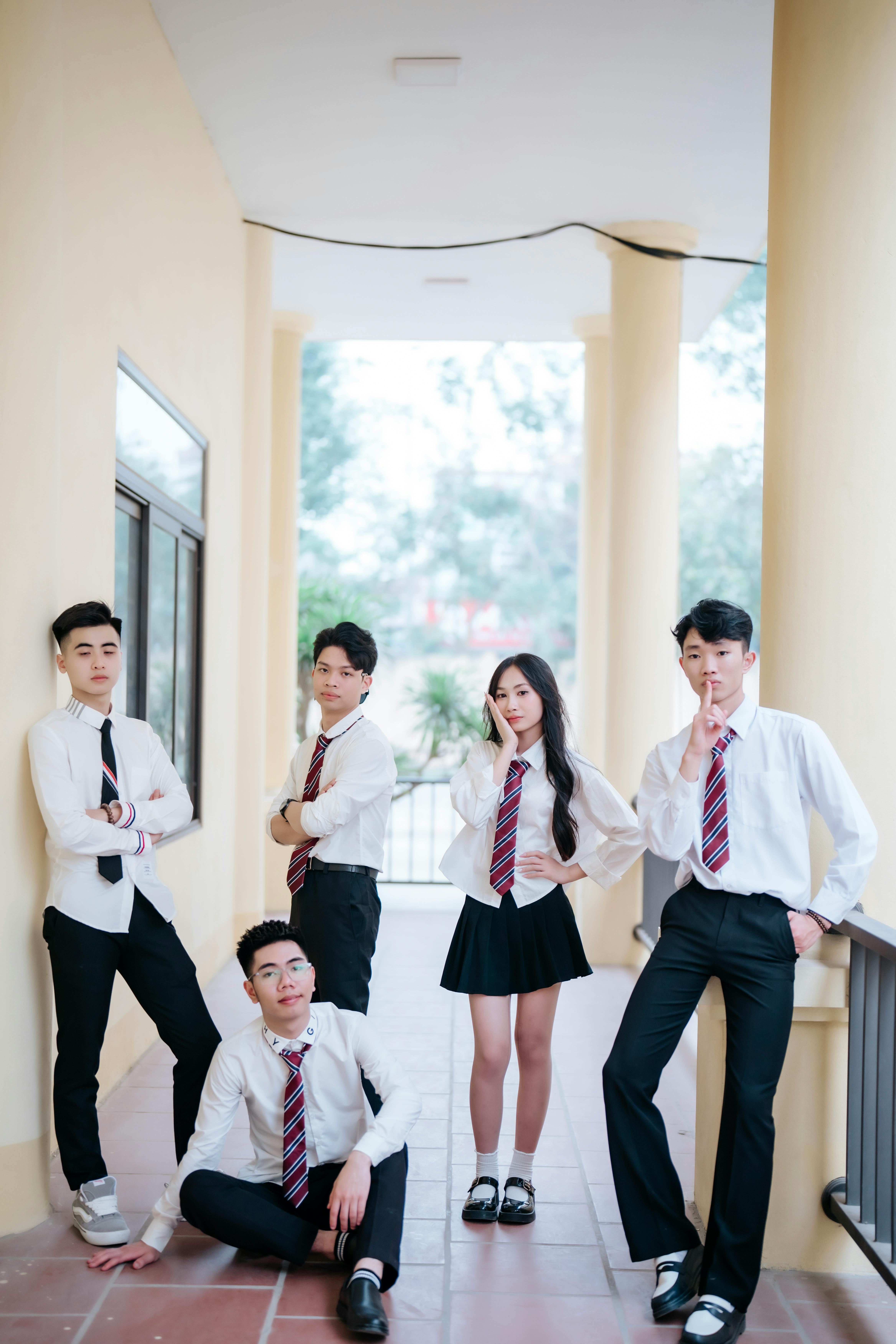 School Hallway High School Corridor Vanishing Into Darkness Photos ...