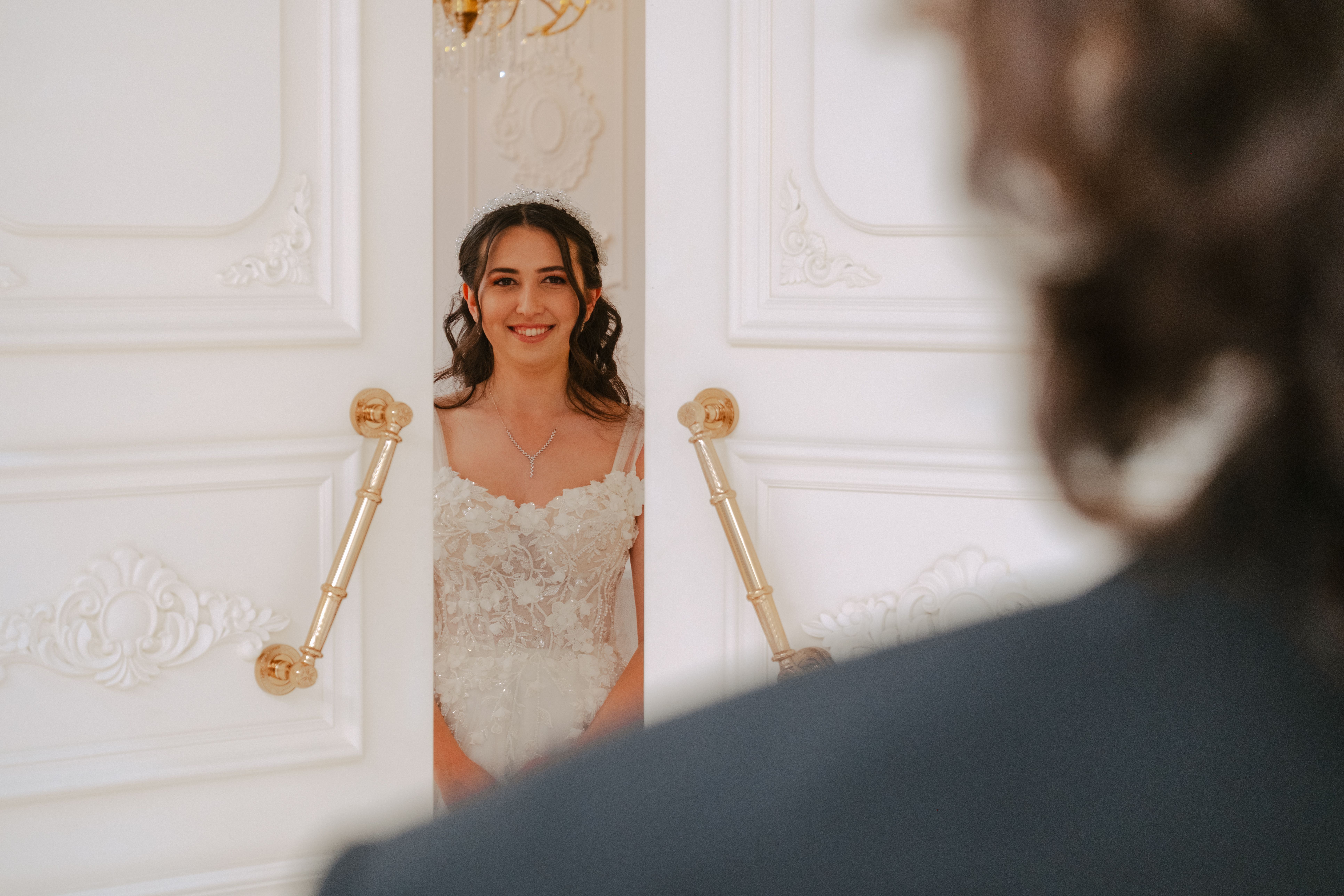 Smiling Bride Greeted at Luxurious Wedding Venue · Free Stock Photo