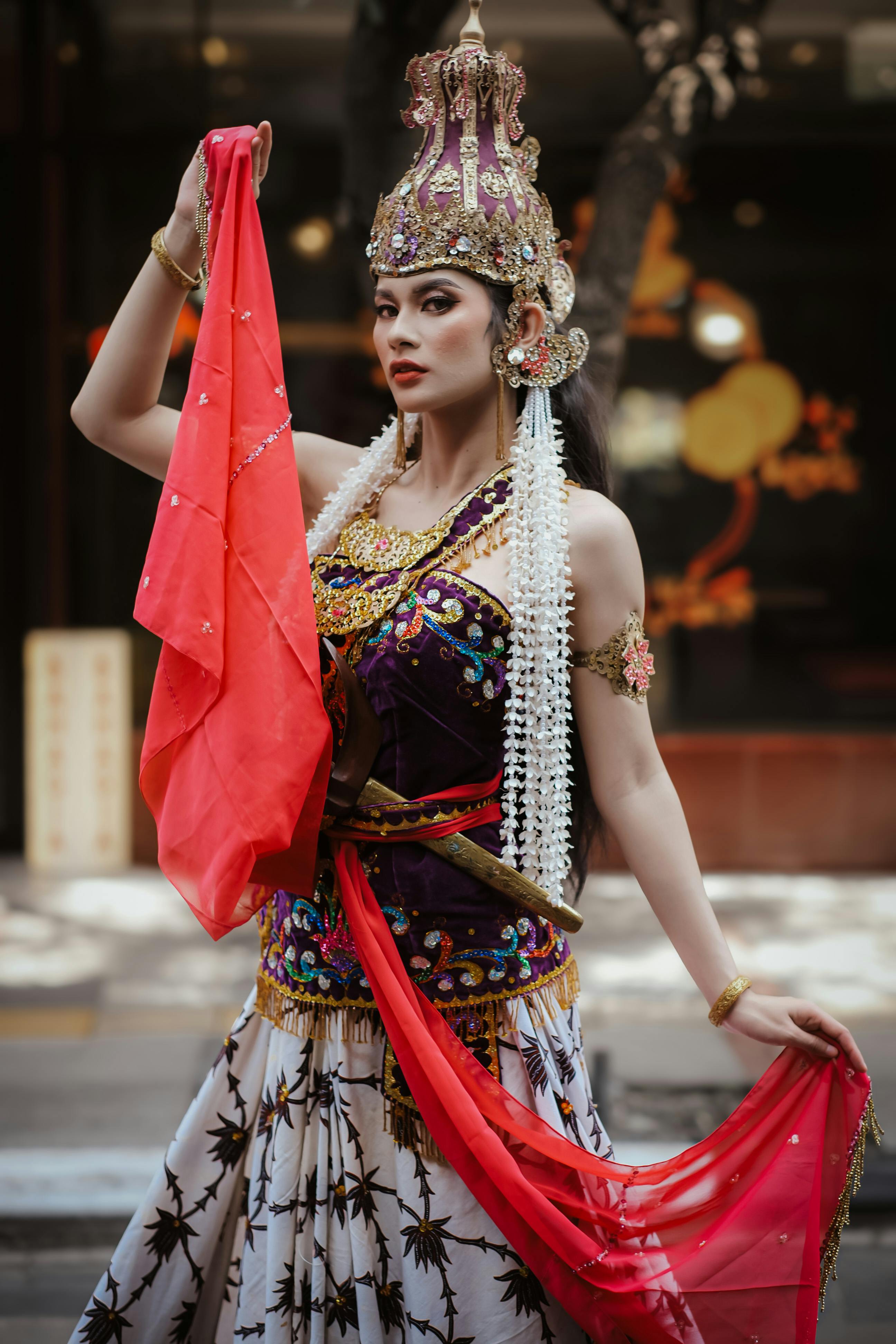 Traditional Indonesian Dancer in Colorful Costume · Free Stock Photo