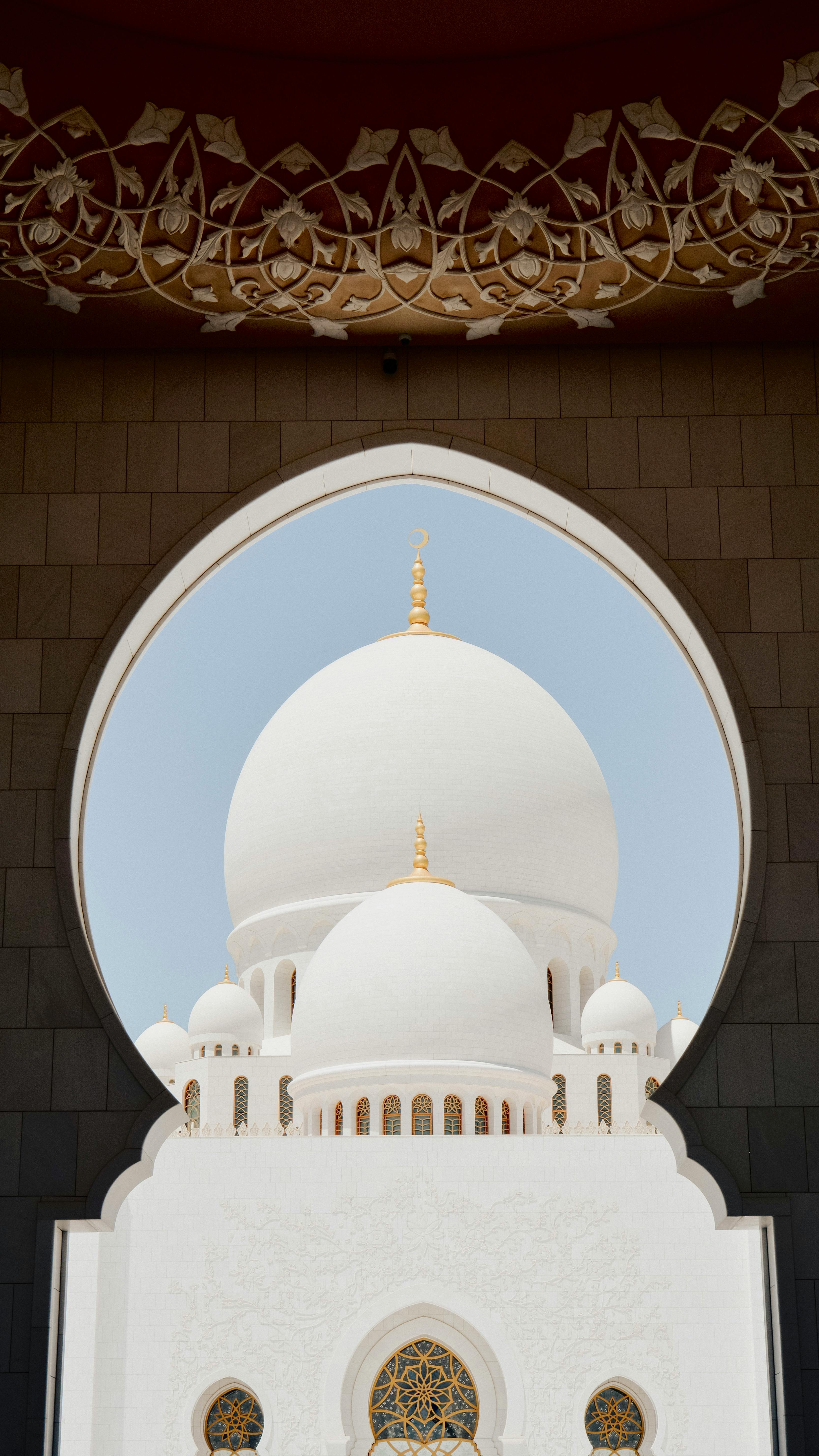 Stunning View of Sheikh Zayed Grand Mosque Domes · Free Stock Photo