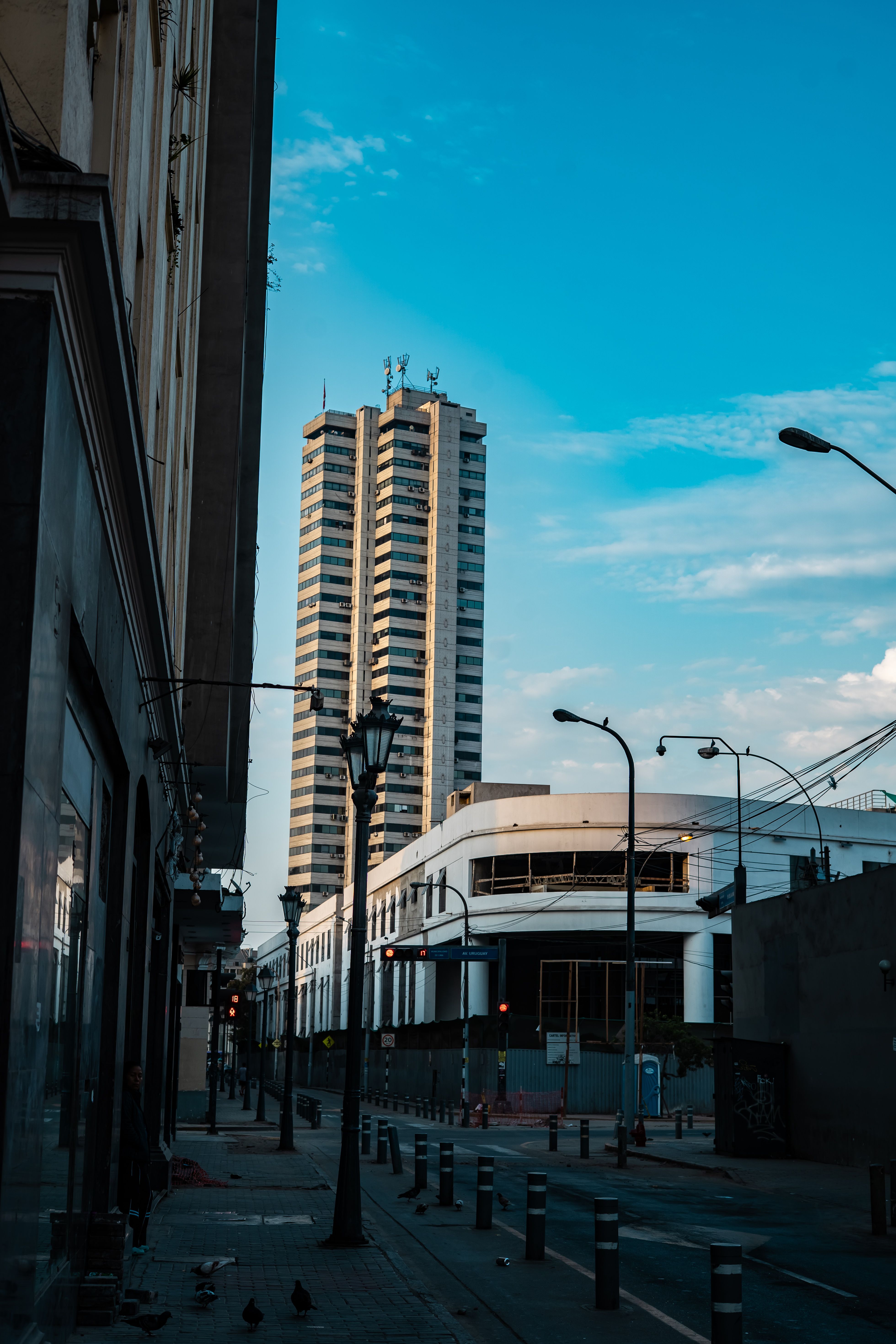 Modern Tall Building in Lima's Urban Landscape · Free Stock Photo