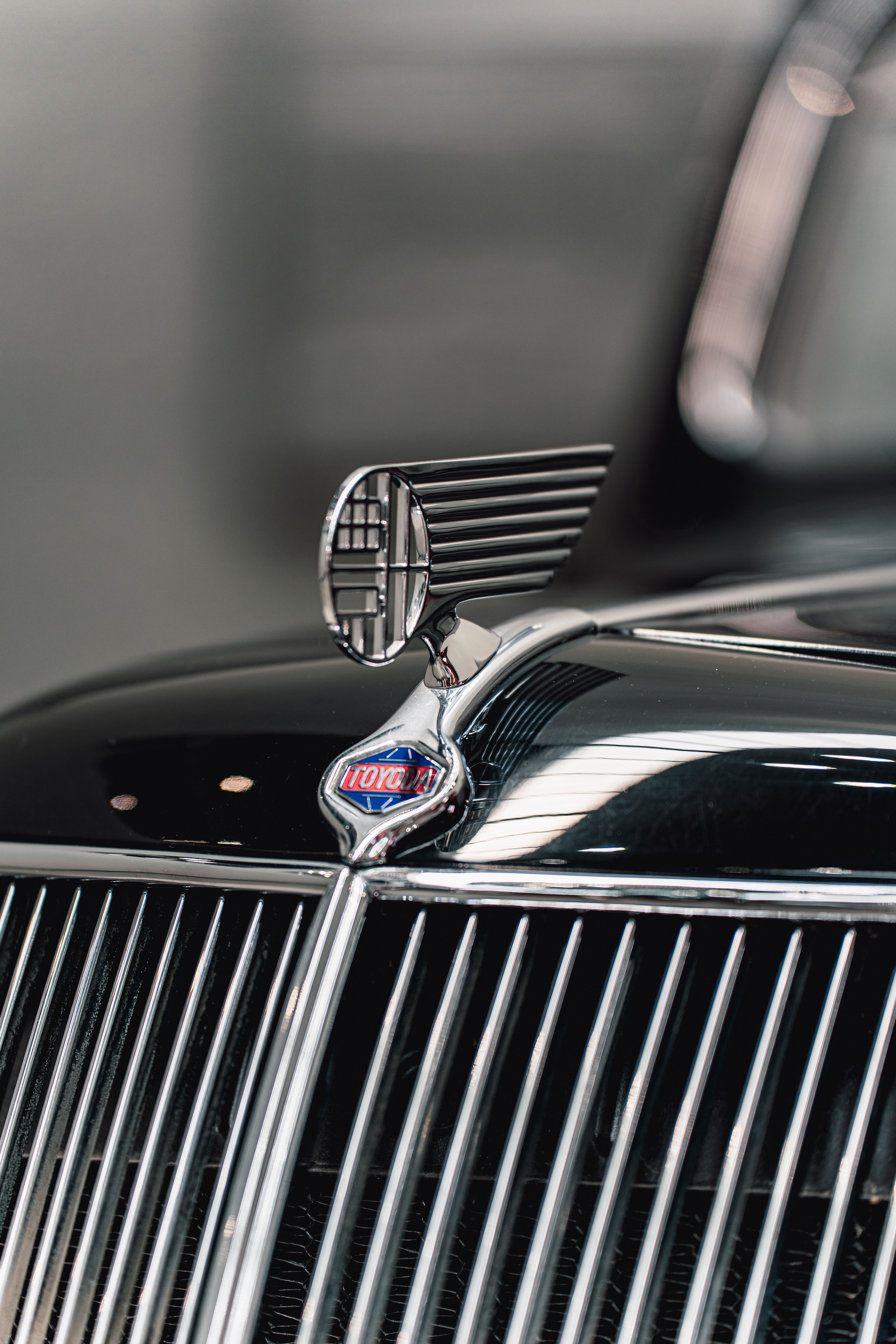 Close-up of Vintage Car Grille Emblem · Free Stock Photo