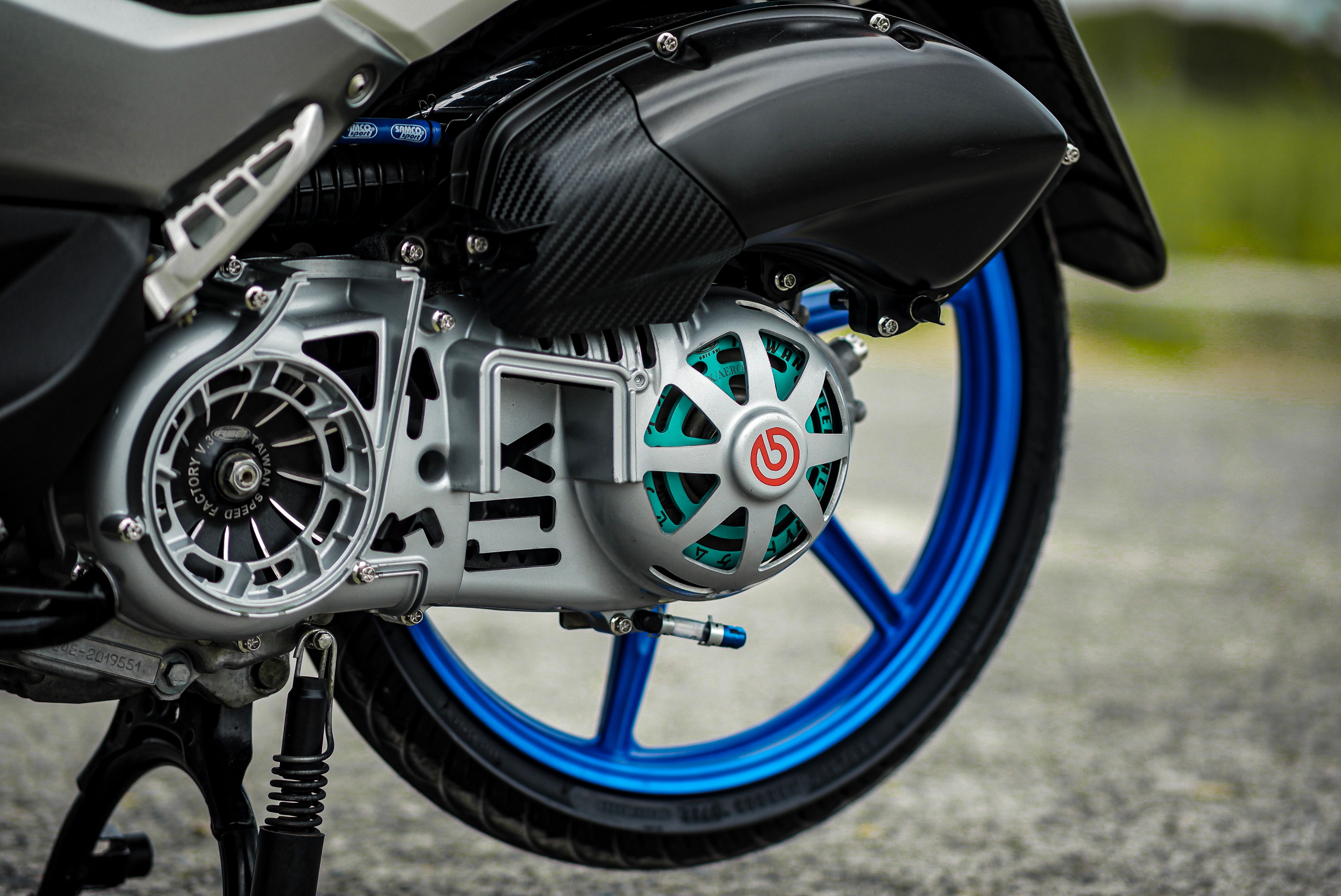 Close-Up of Motorcycle Engine and Blue Wheel · Free Stock Photo
