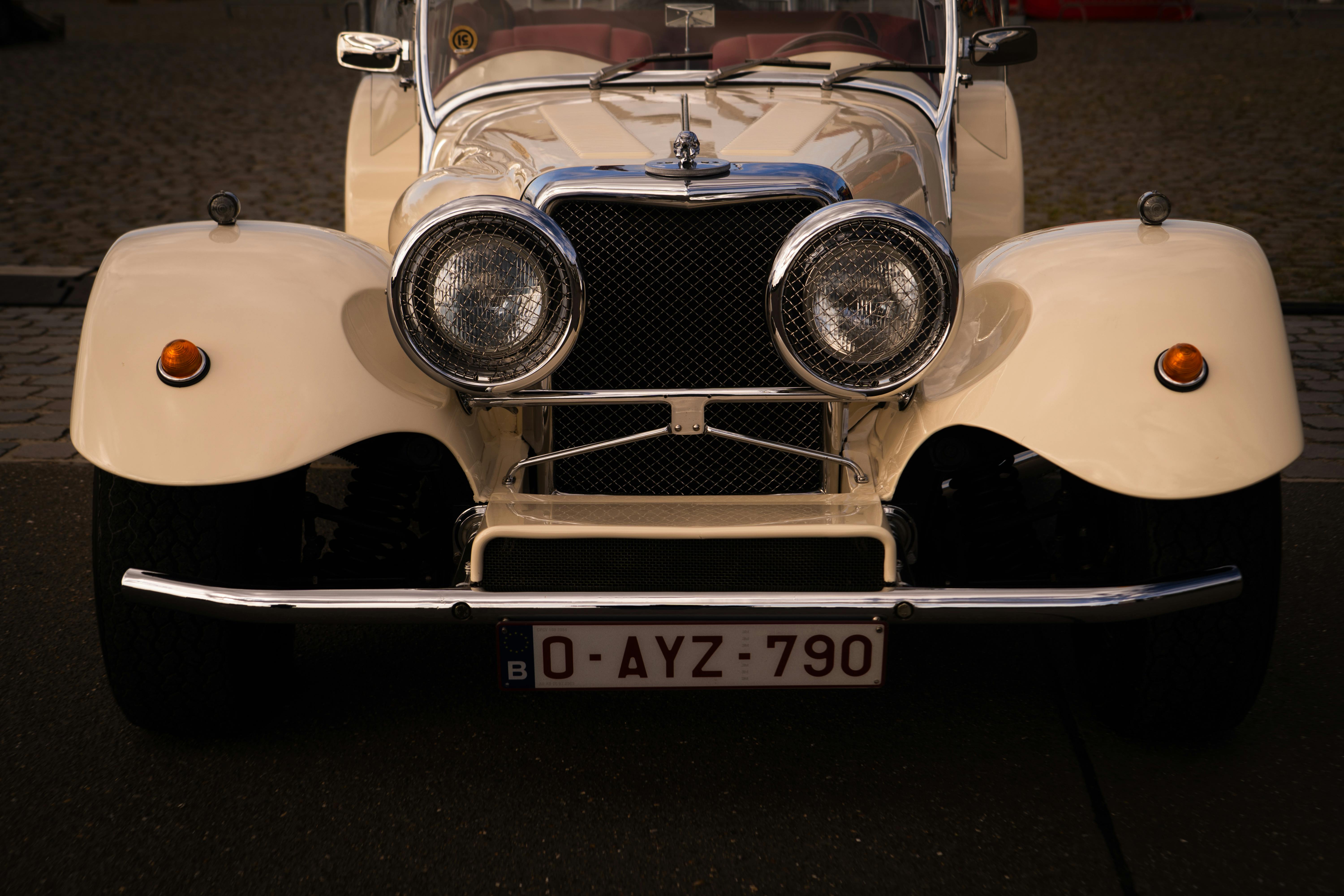 Vintage Classic Car Front View in Antwerpen · Free Stock Photo