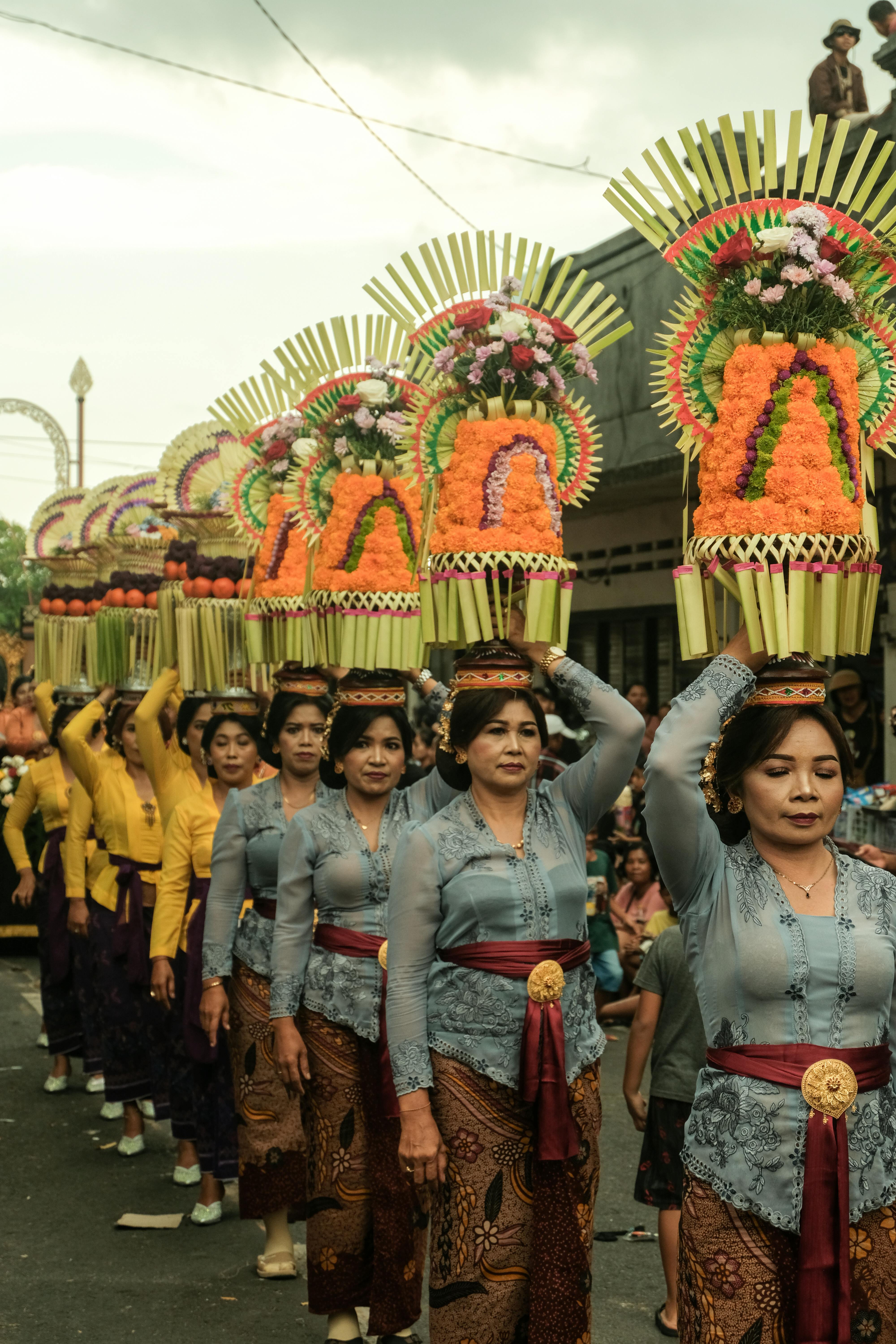 Women In Line Photos, Download The BEST Free Women In Line Stock Photos ...