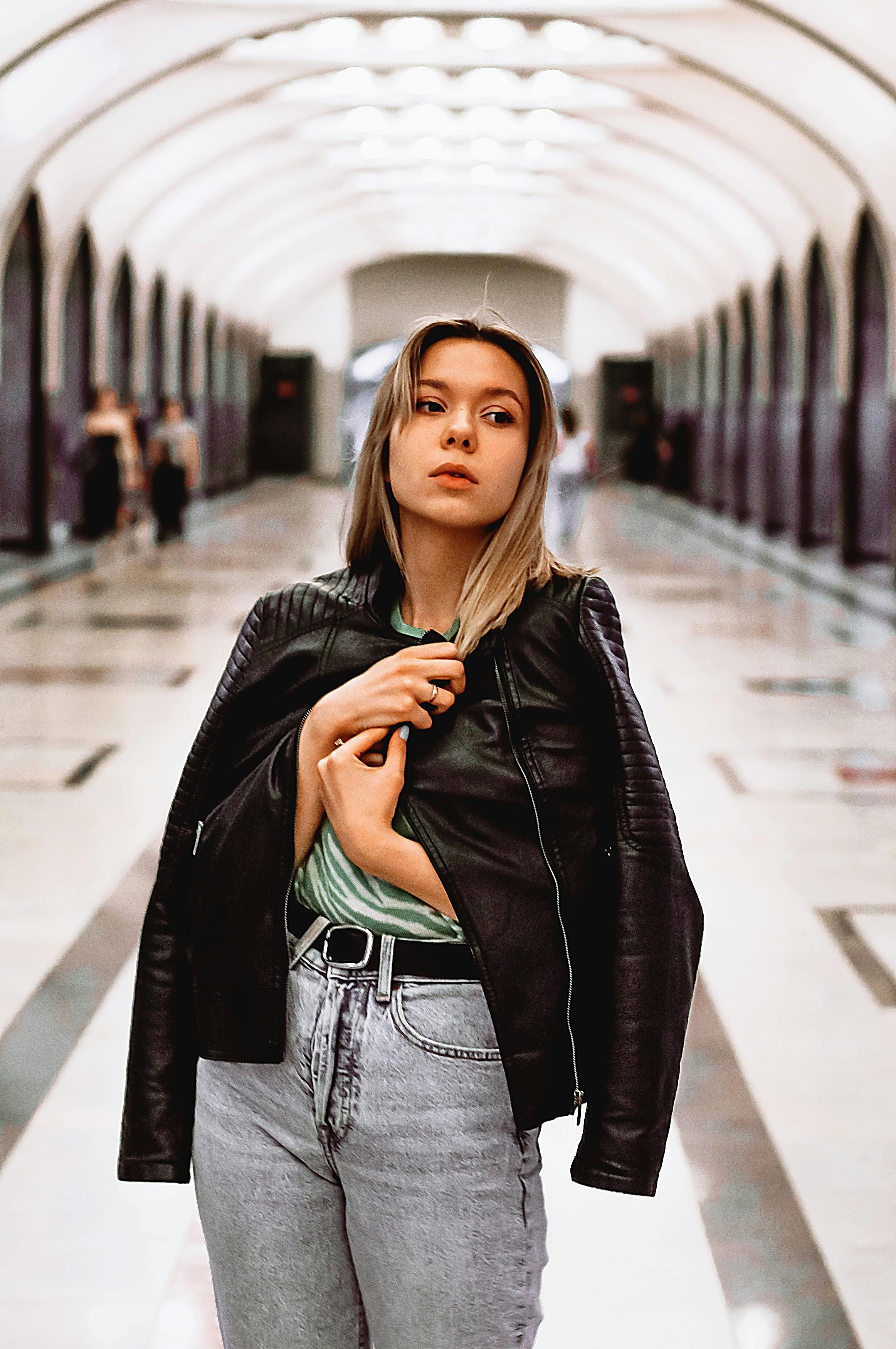 Standing Model Pose Photos, Download The BEST Free Standing Model Pose ...