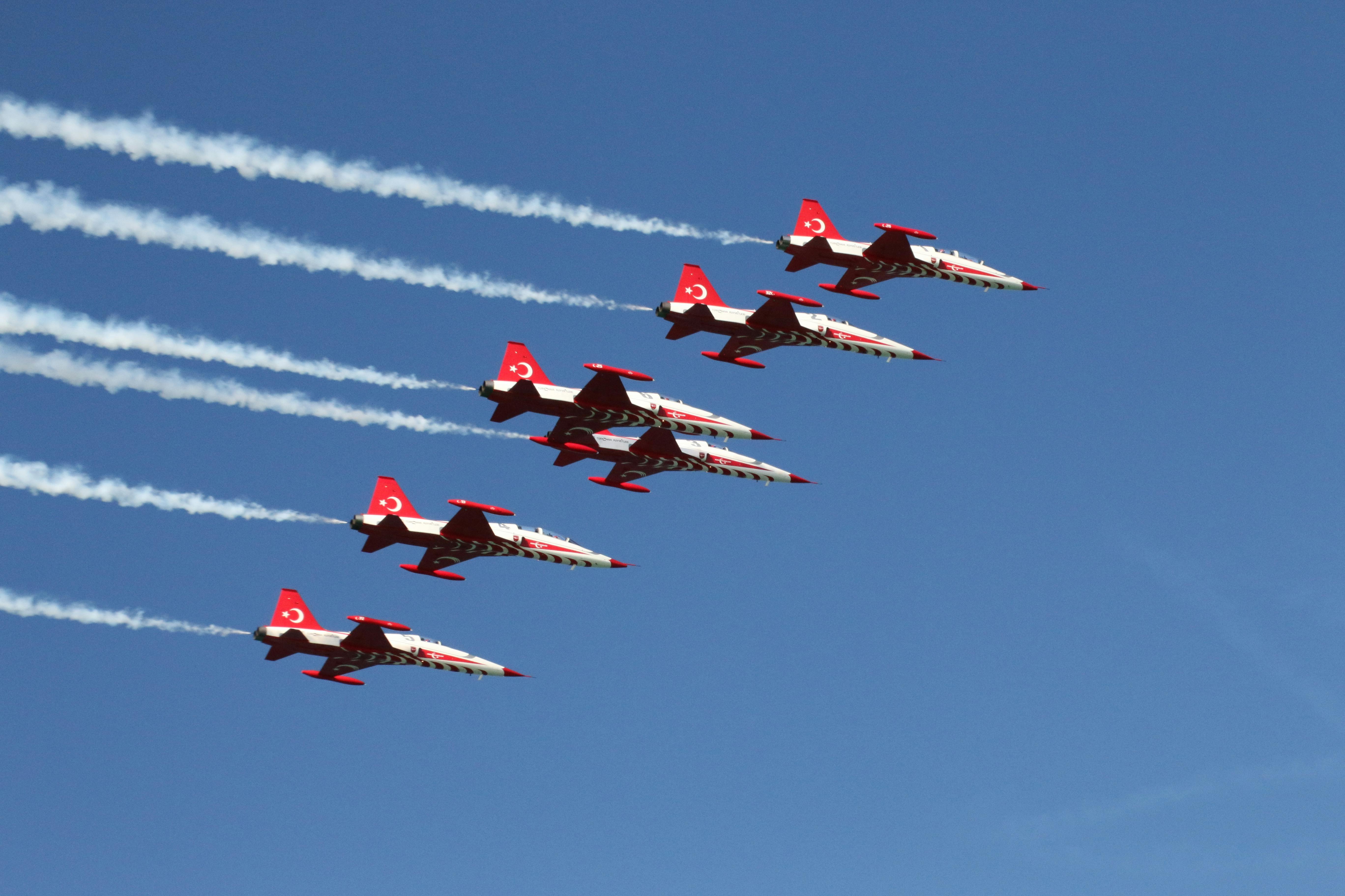 Turkish Air Force Aerobatic Jet Formation · Free Stock Photo