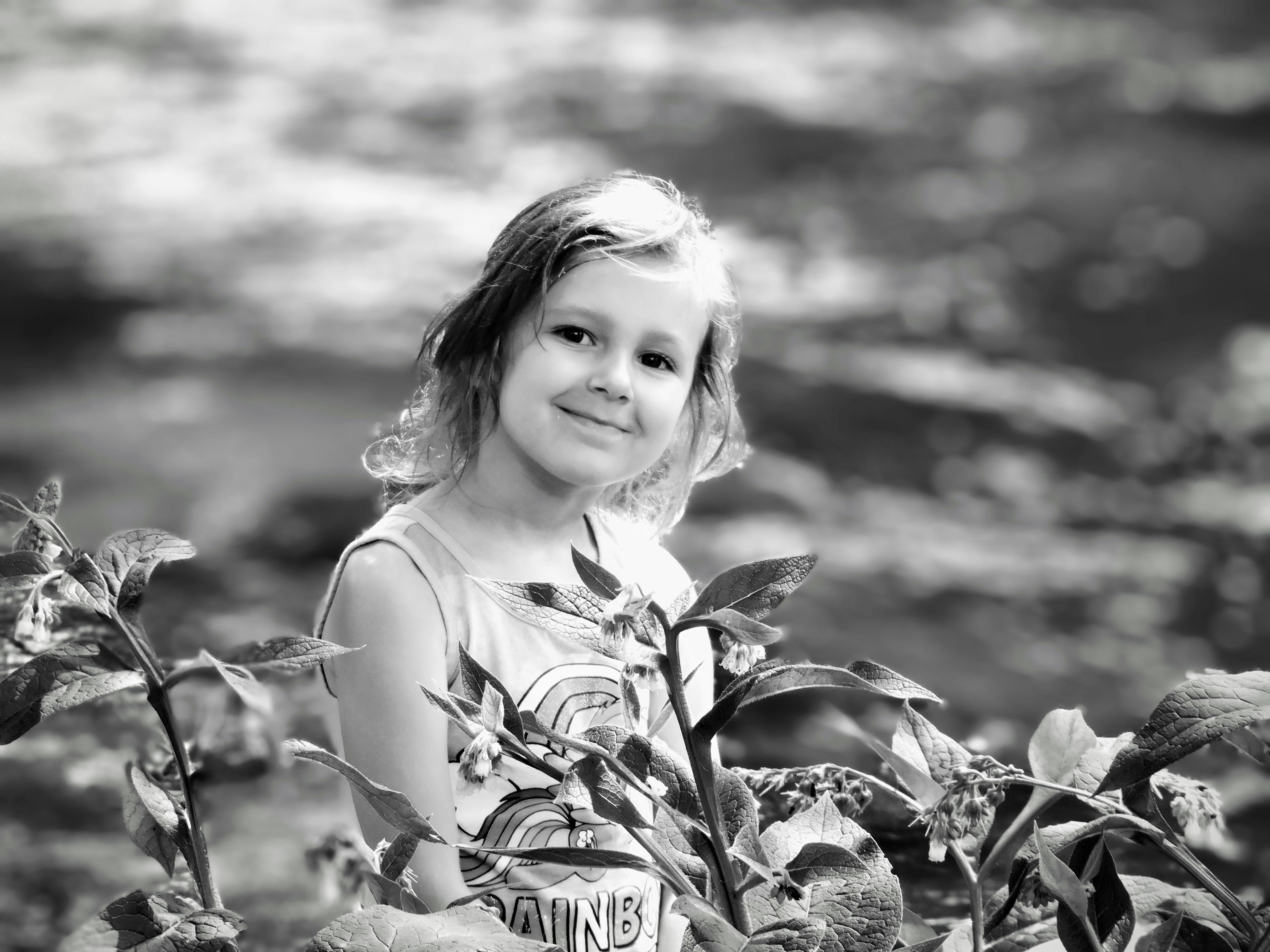 Girl Candid Photos, Download The BEST Free Girl Candid Stock Photos ...