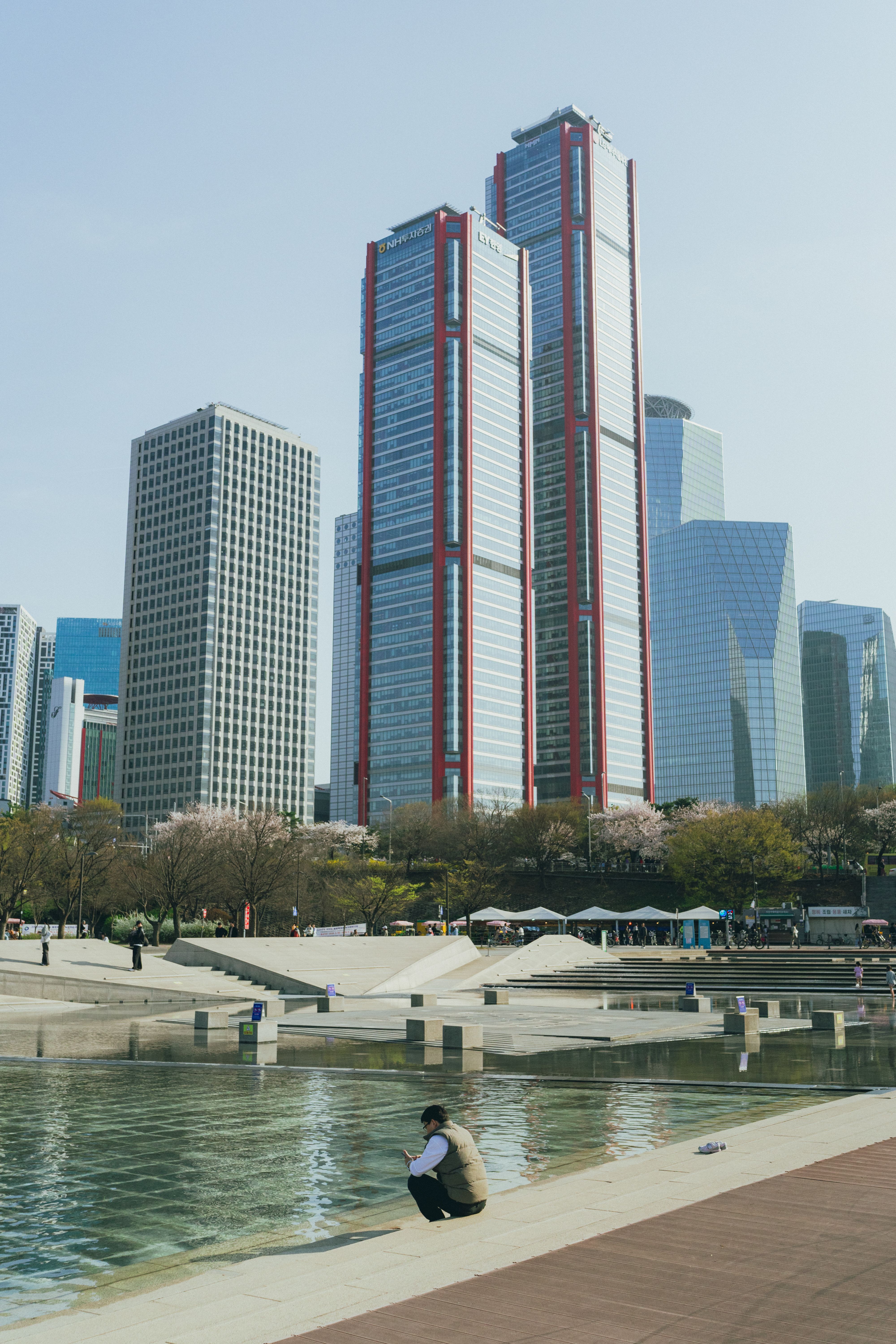Modern Seoul Skyline with Reflections · Free Stock Photo