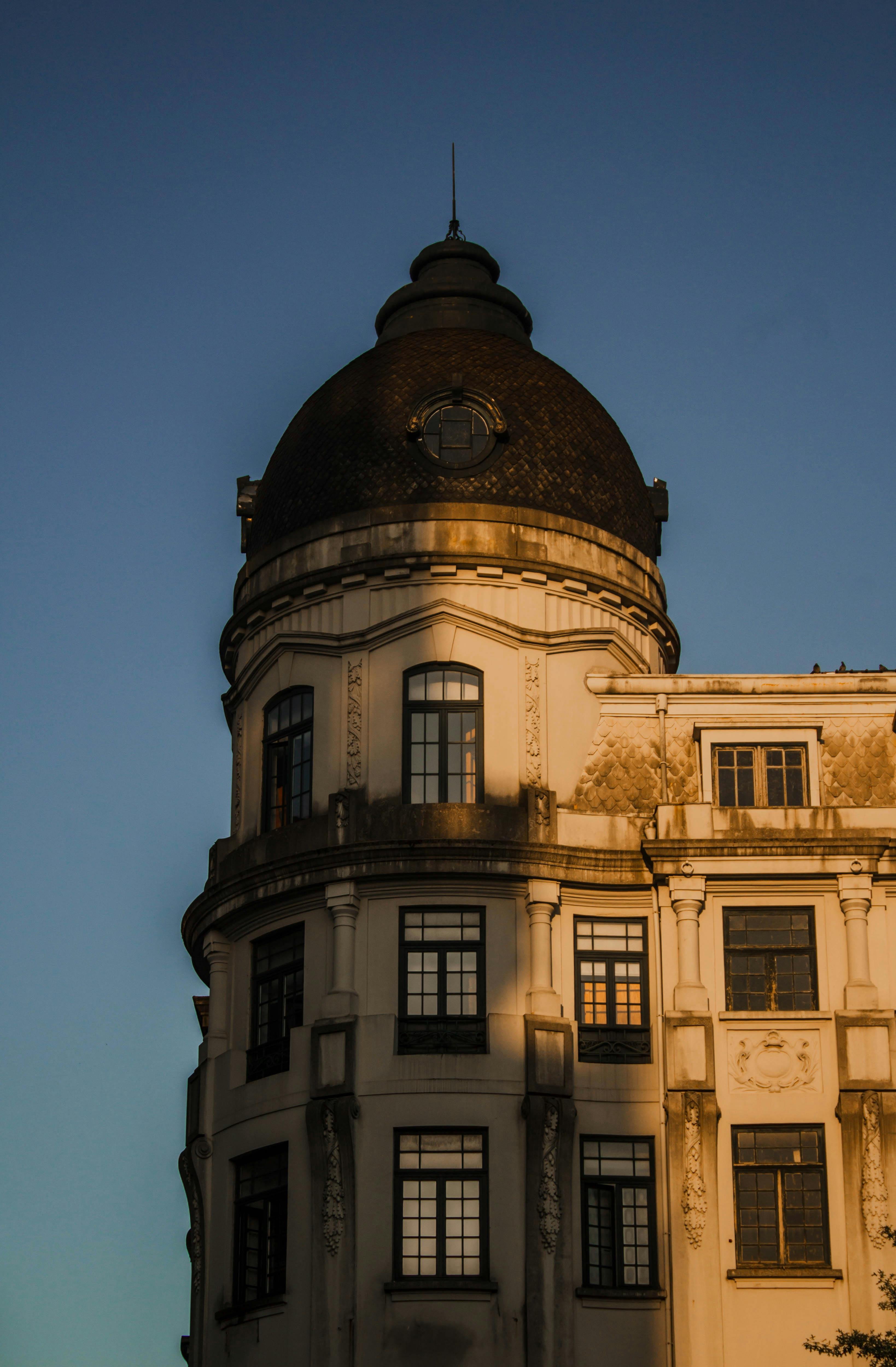 Historic European Building at Sunset · Free Stock Photo