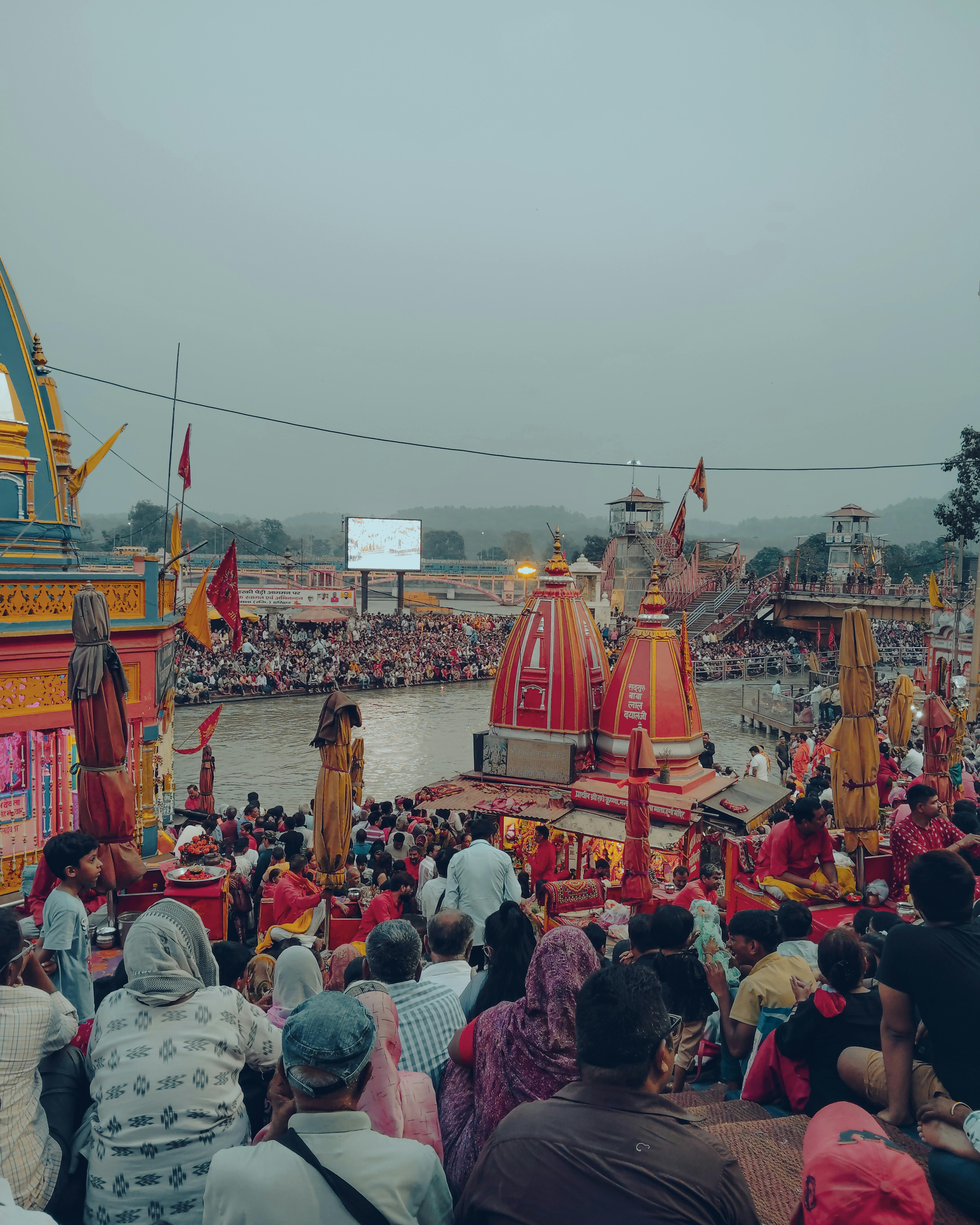 Vibrant Gatherings at Haridwar's Ganges River · Free Stock Photo