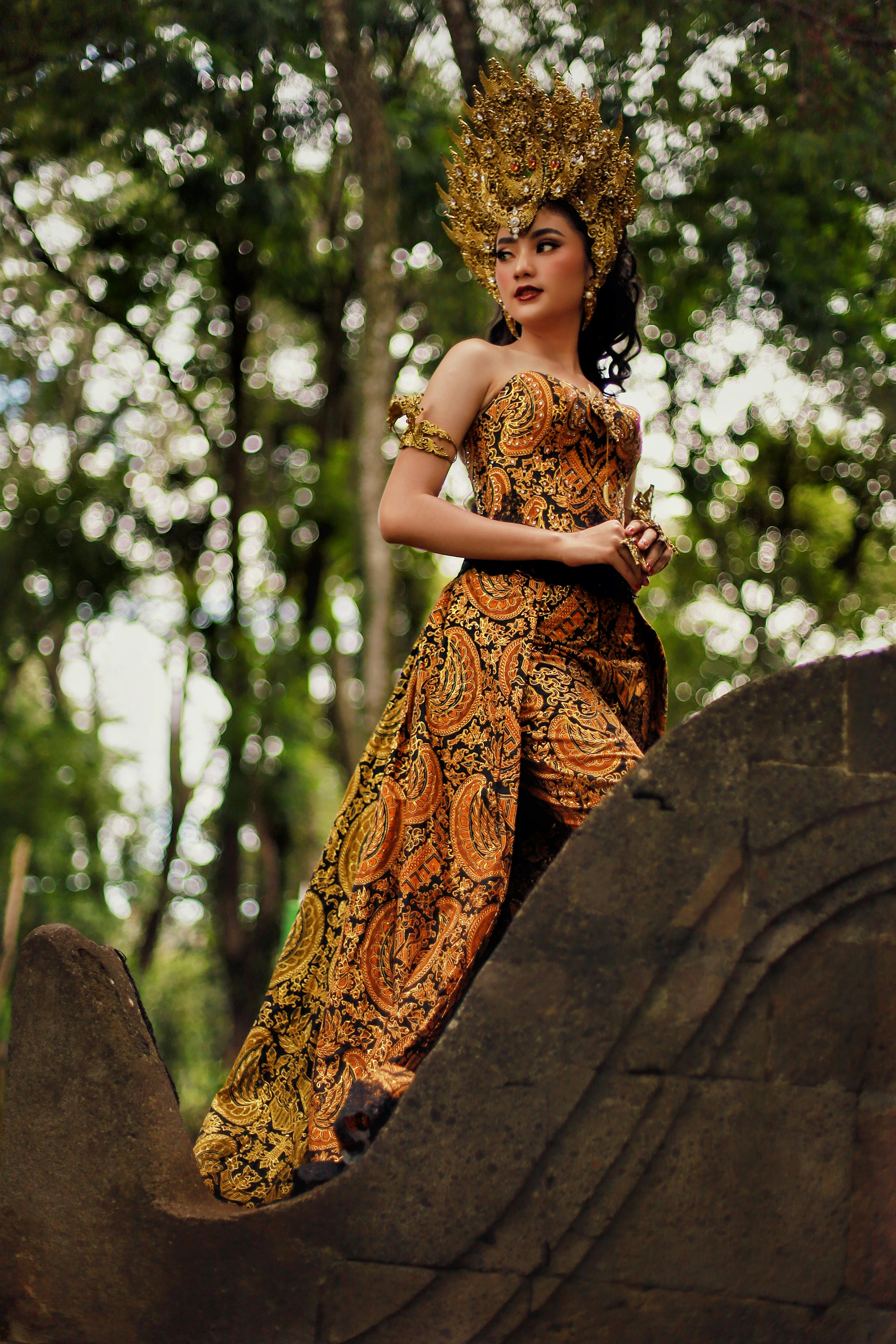Elegant Woman in Traditional Indonesian Attire · Free Stock Photo