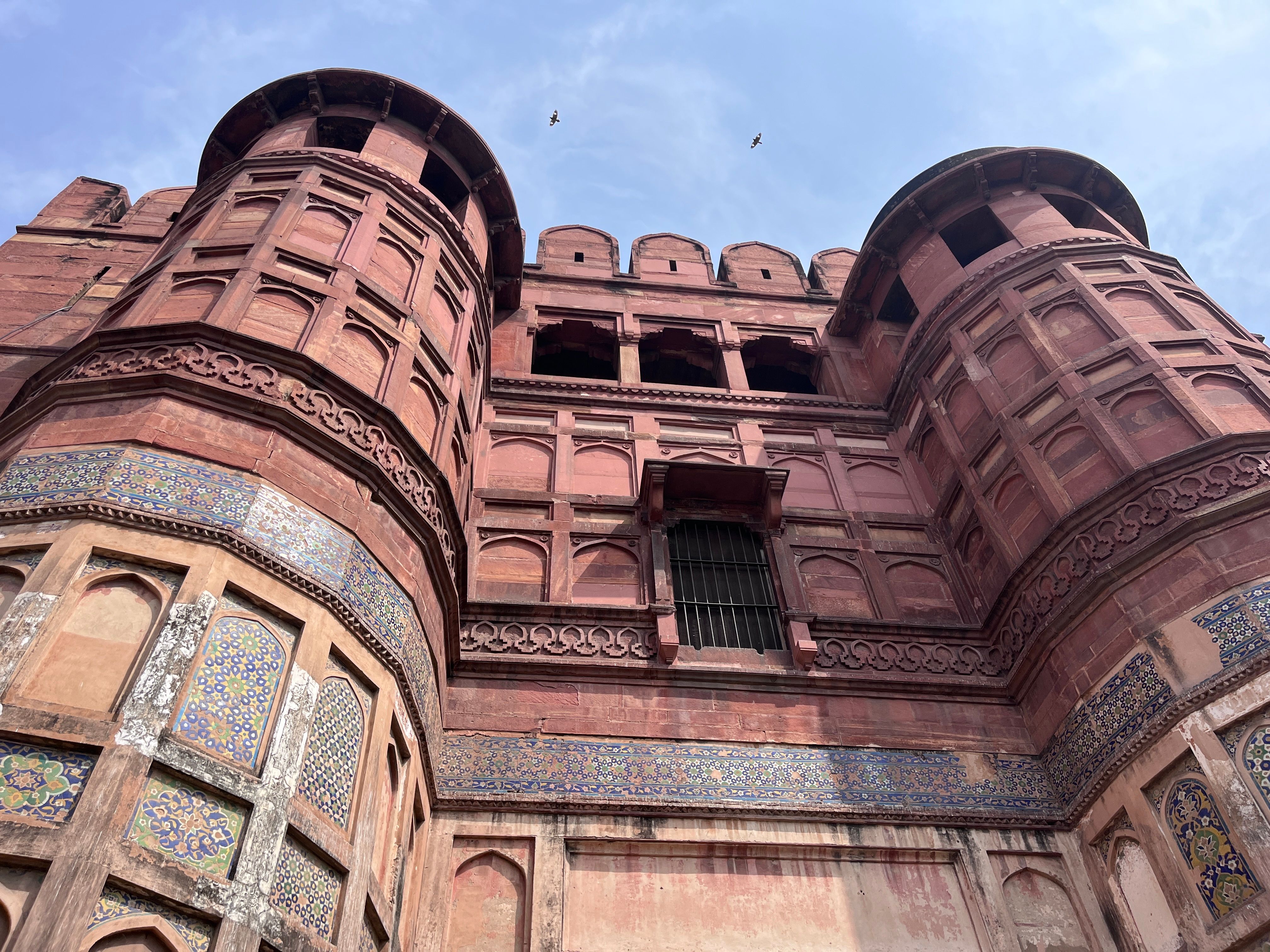 Majestic View of Agra Fort's Architecture · Free Stock Photo