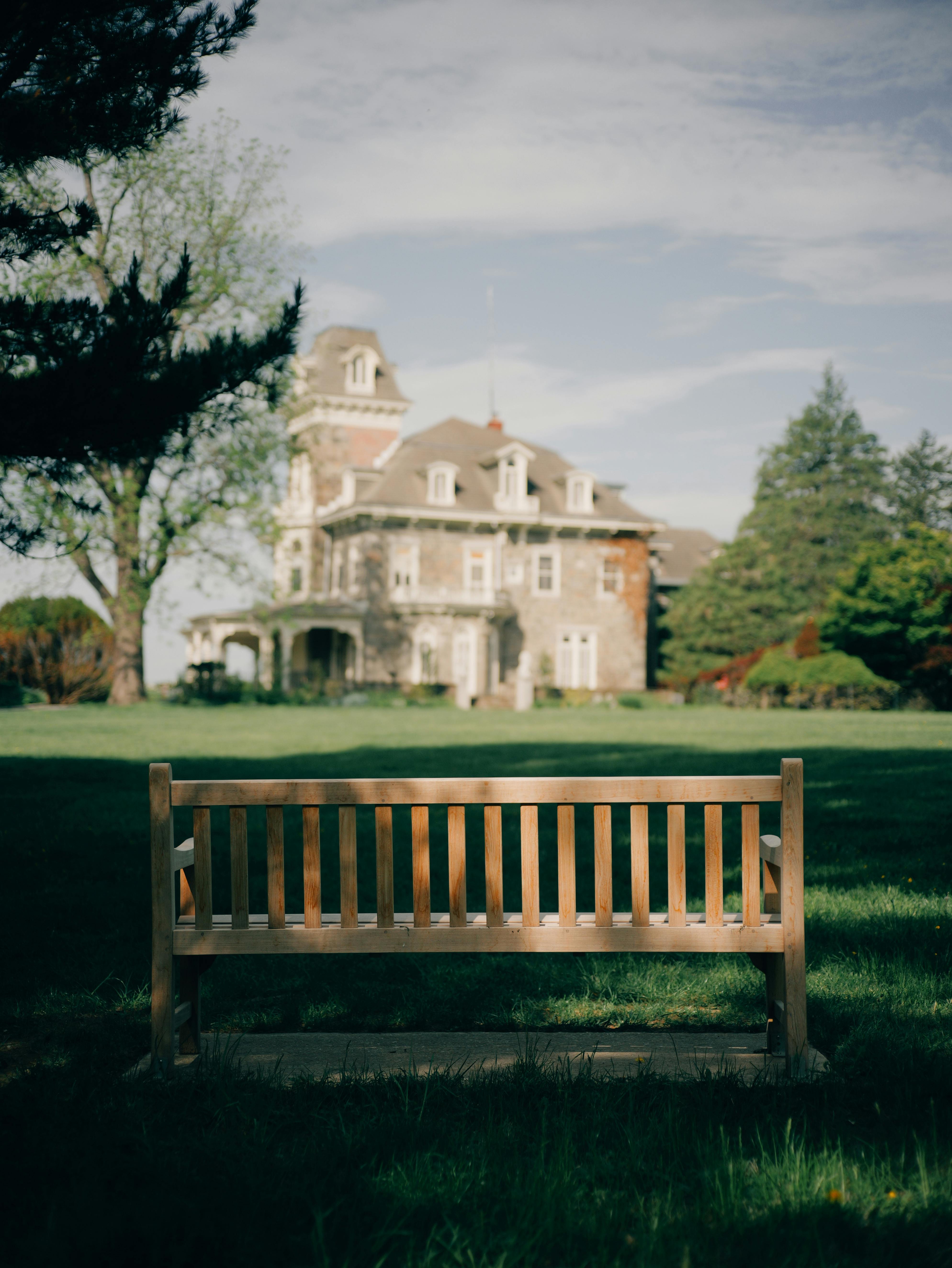 Vintage Mansion View with Wooden Bench · Free Stock Photo