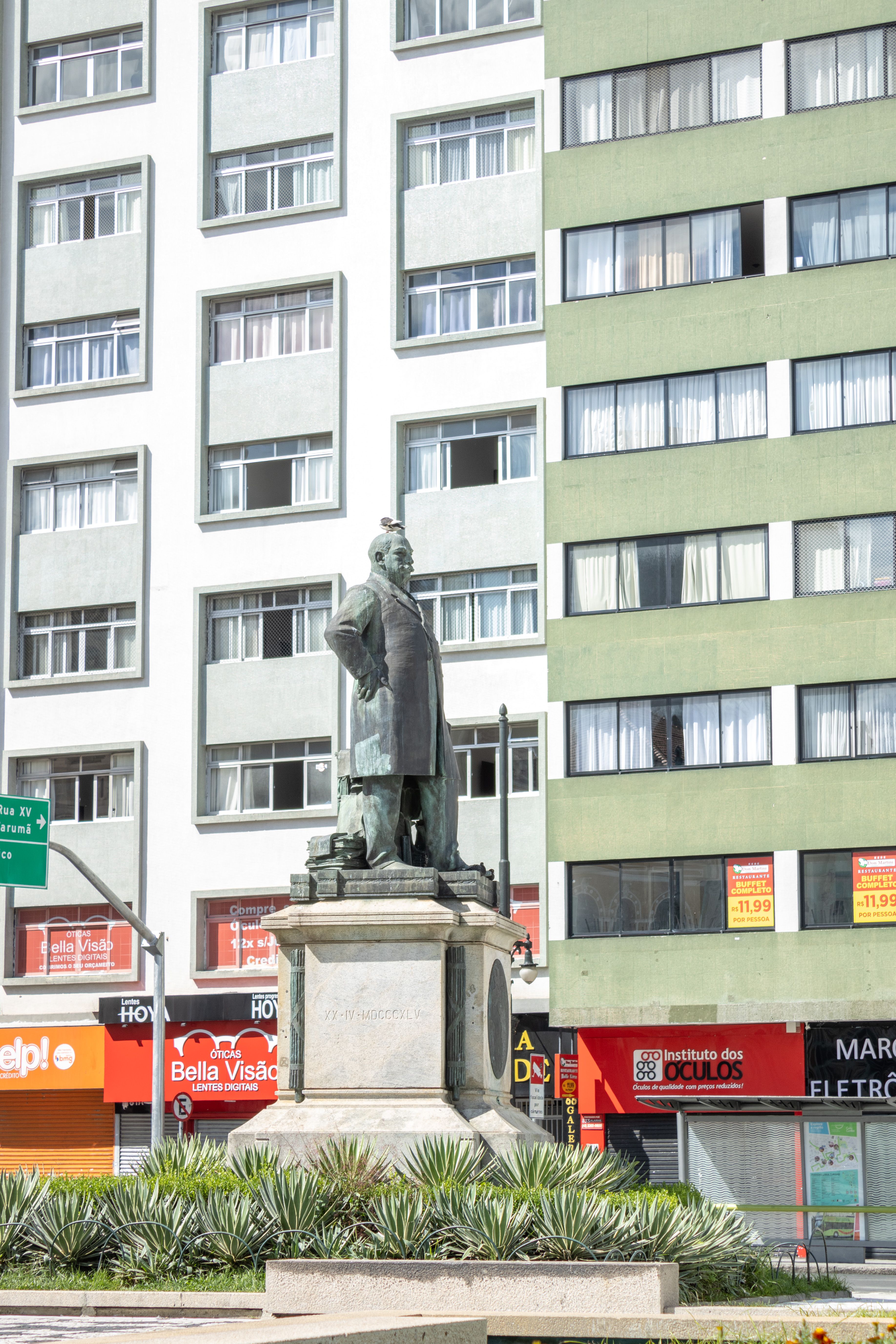 Historic City Square with Statue and Modern Buildings · Free Stock Photo