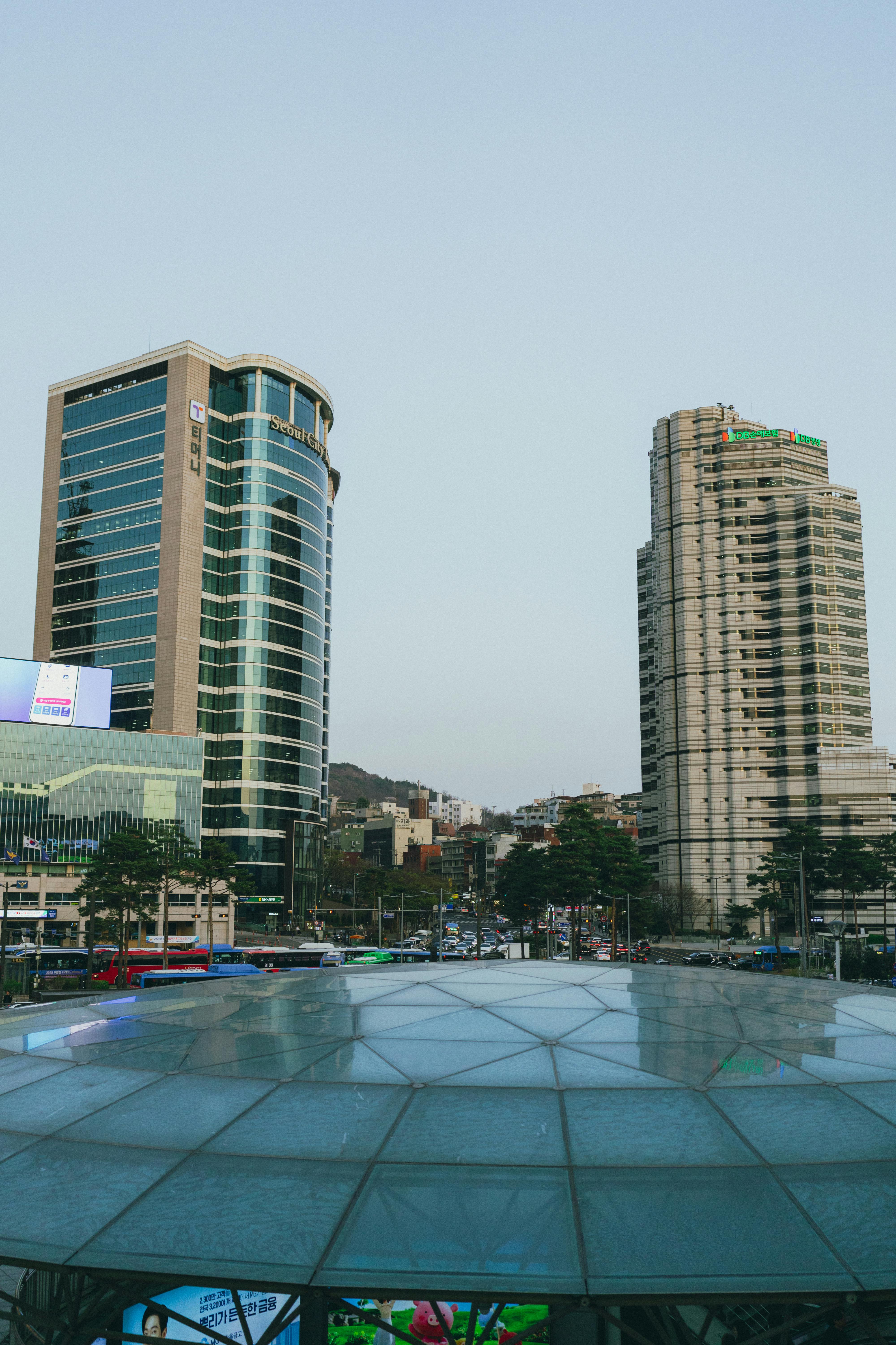 Modern Seoul Cityscape with Iconic Skyscrapers · Free Stock Photo