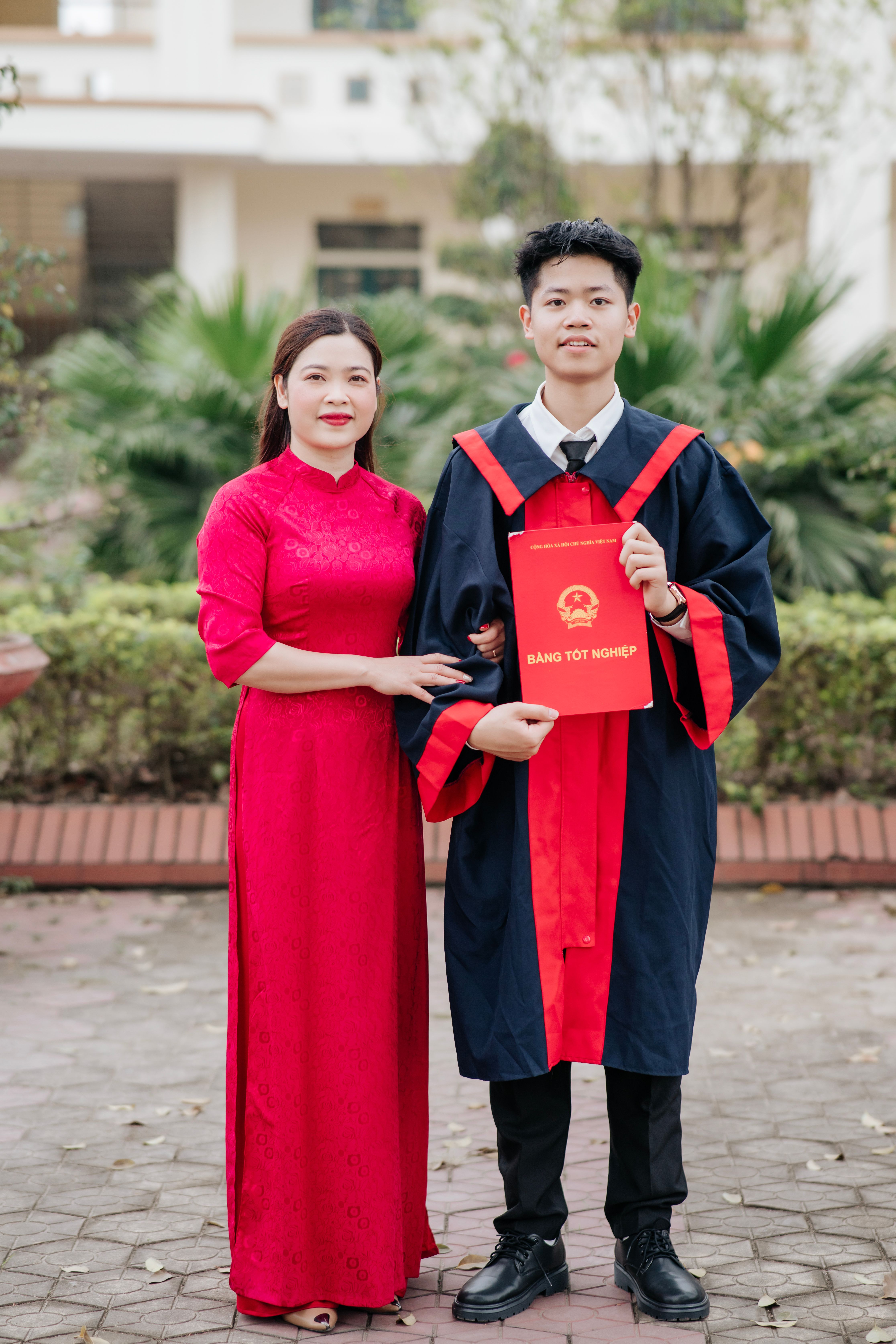 Young Graduate Celebrating with Family Outdoors · Free Stock Photo