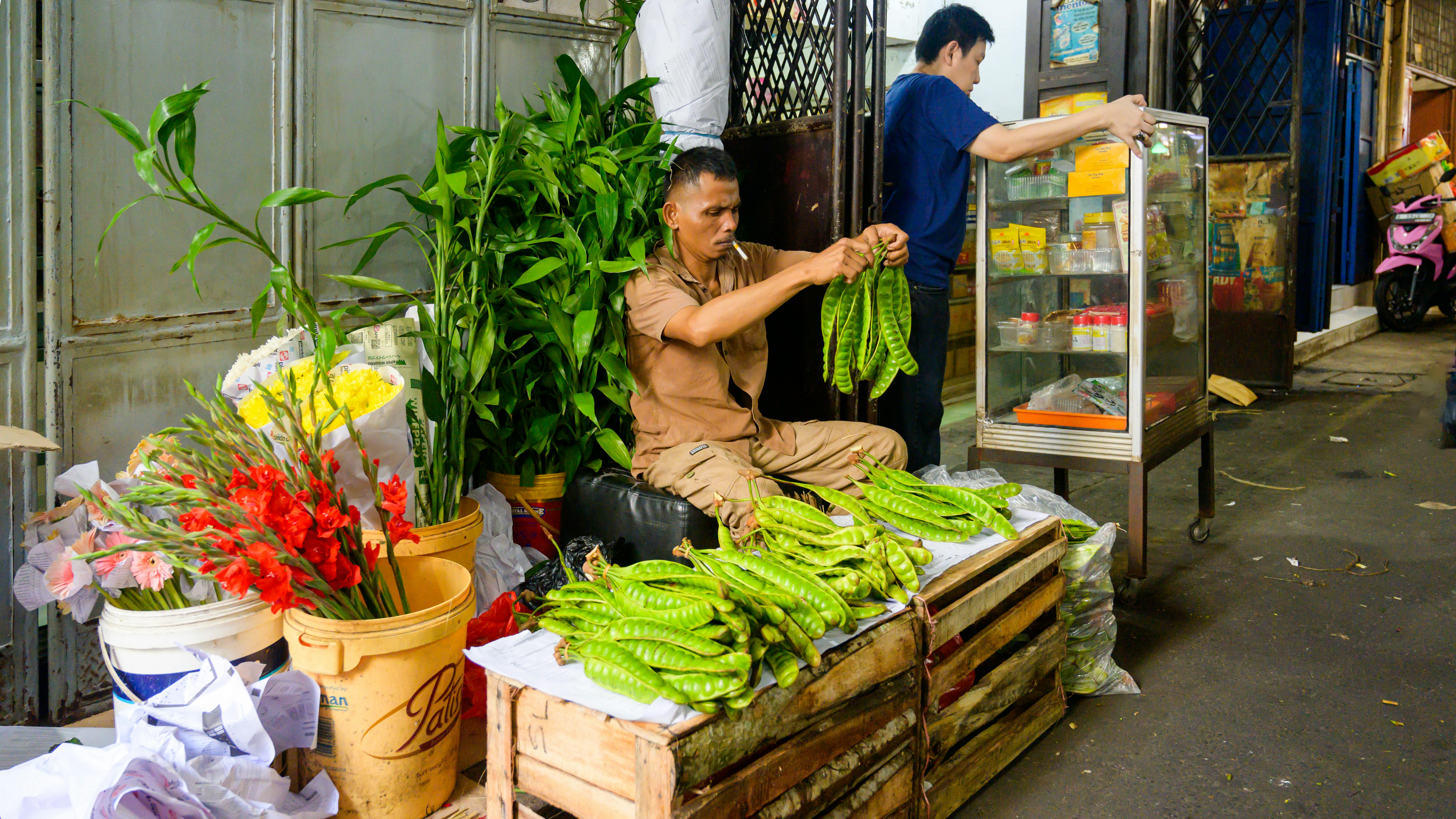 Traditional Market Scene in Jakarta, Indonesia · Free Stock Photo