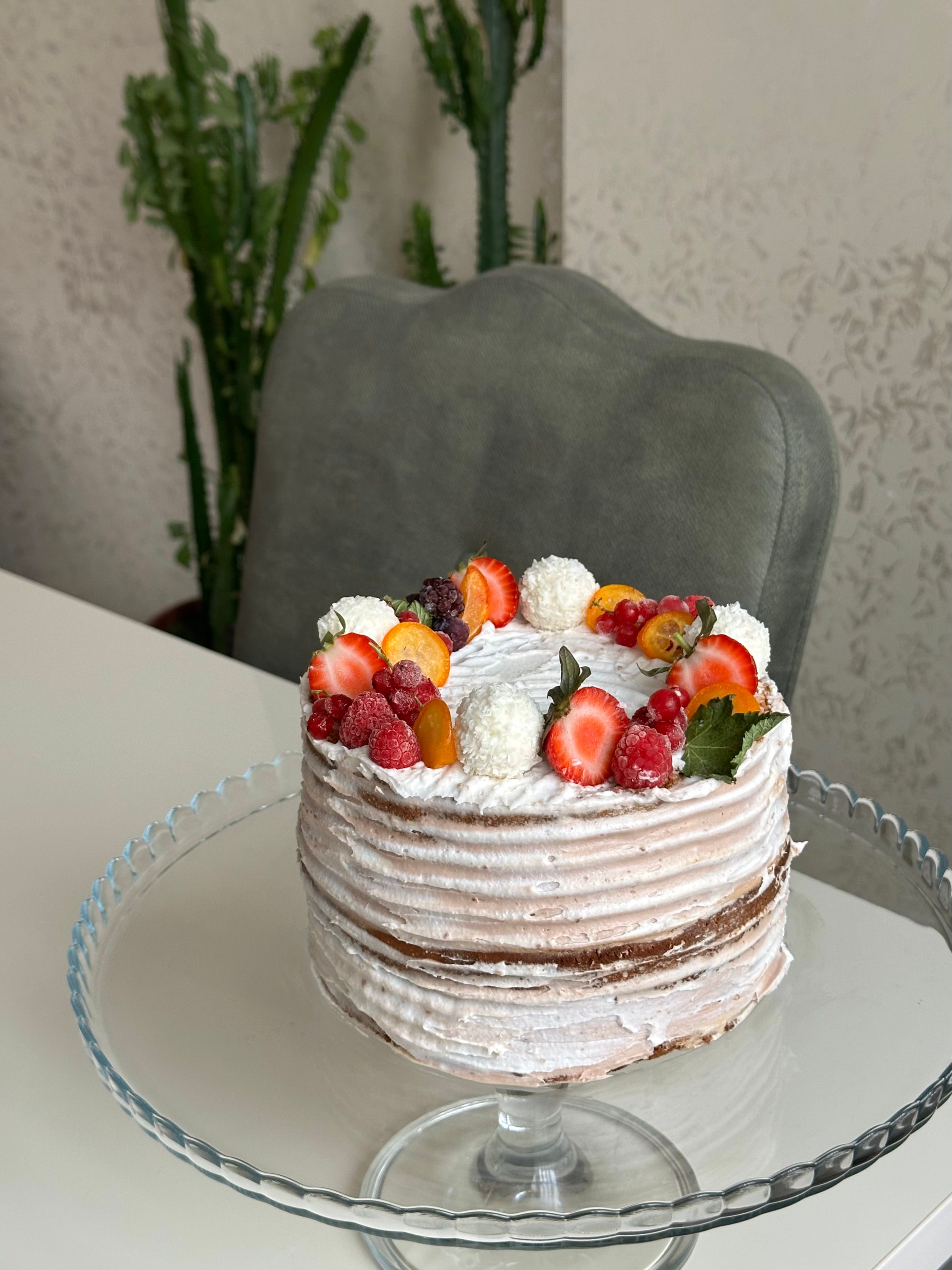 Elegant Layer Cake with Fresh Berries on Stand · Free Stock Photo