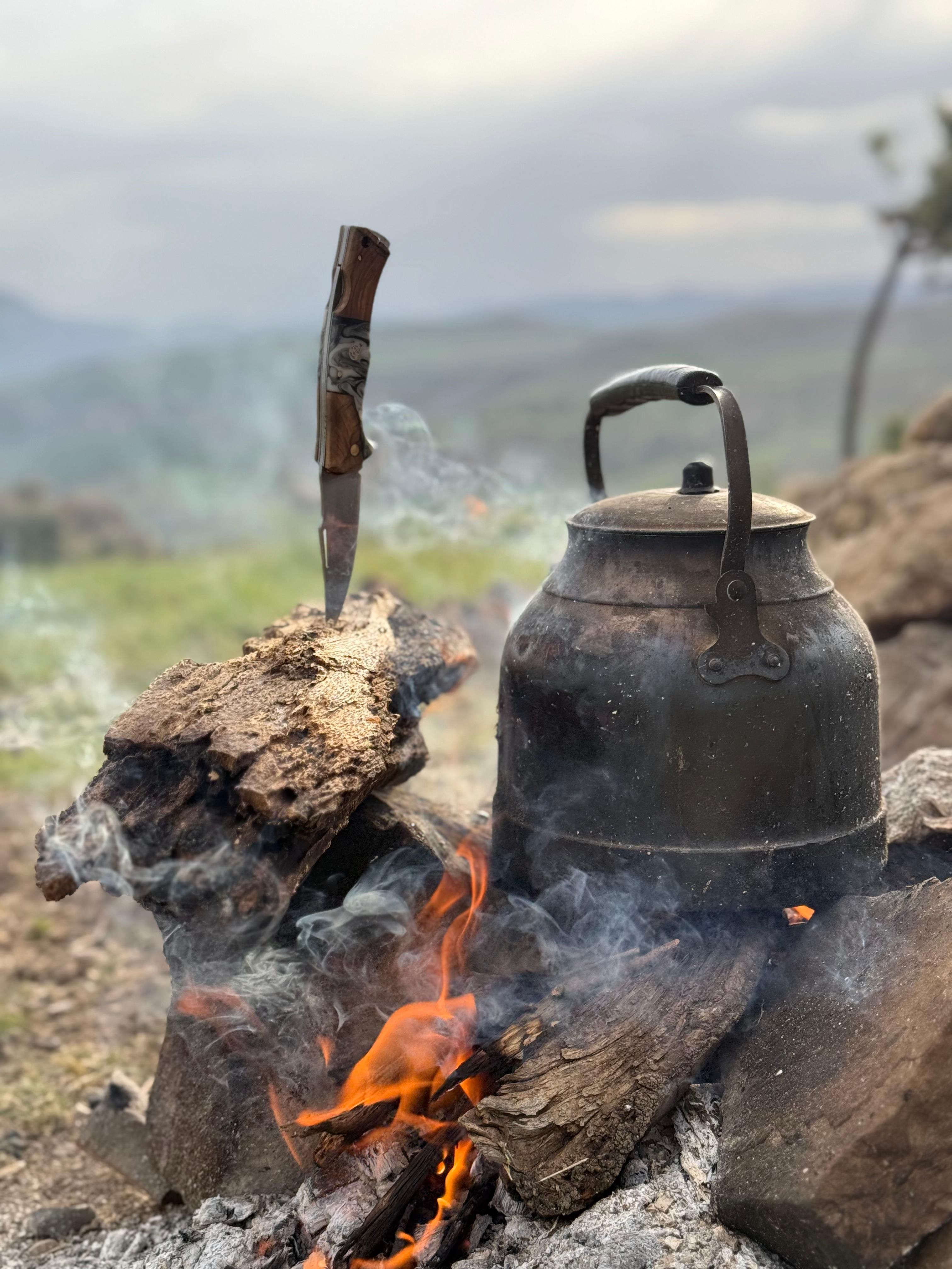 Préparation Du Thé Rustique Dans La Campagne Turque · Photo gratuite