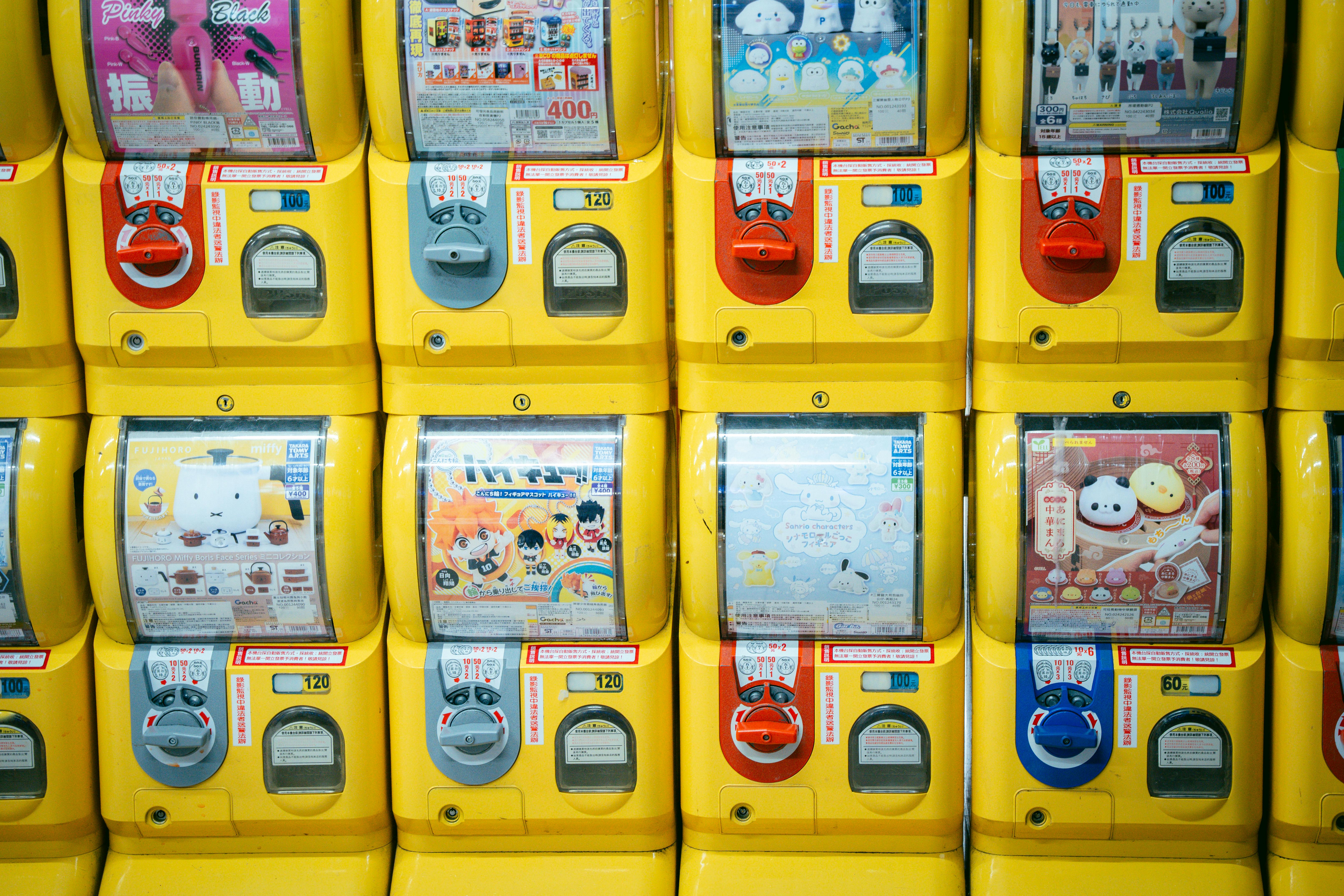 Colorful Gashapon Vending Machines in Taiwan · Free Stock Photo
