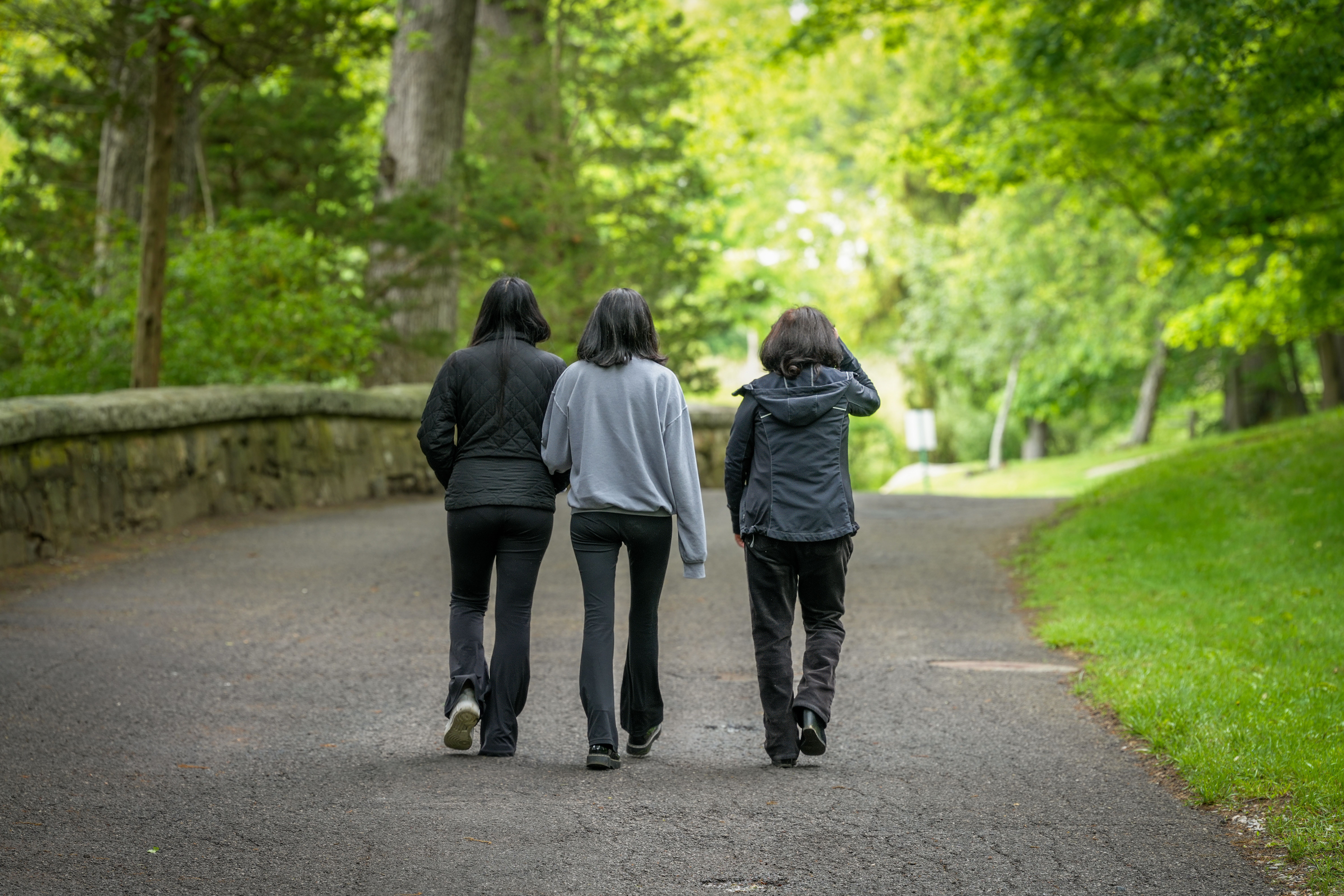 Sisters Walking Photos, Download The BEST Free Sisters Walking Stock ...