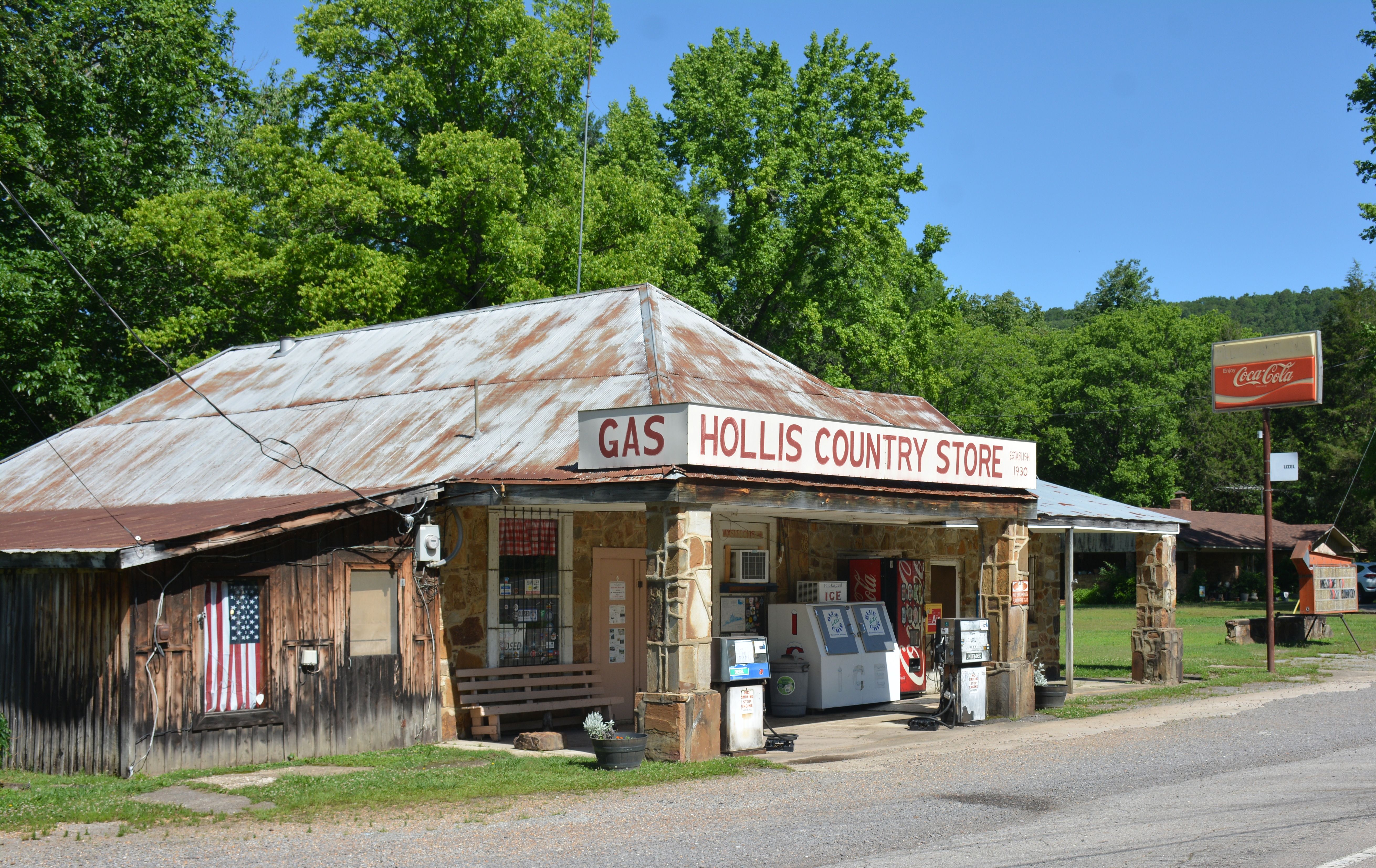 Vintage Hollis Country Store with Gas Pumps · Free Stock Photo