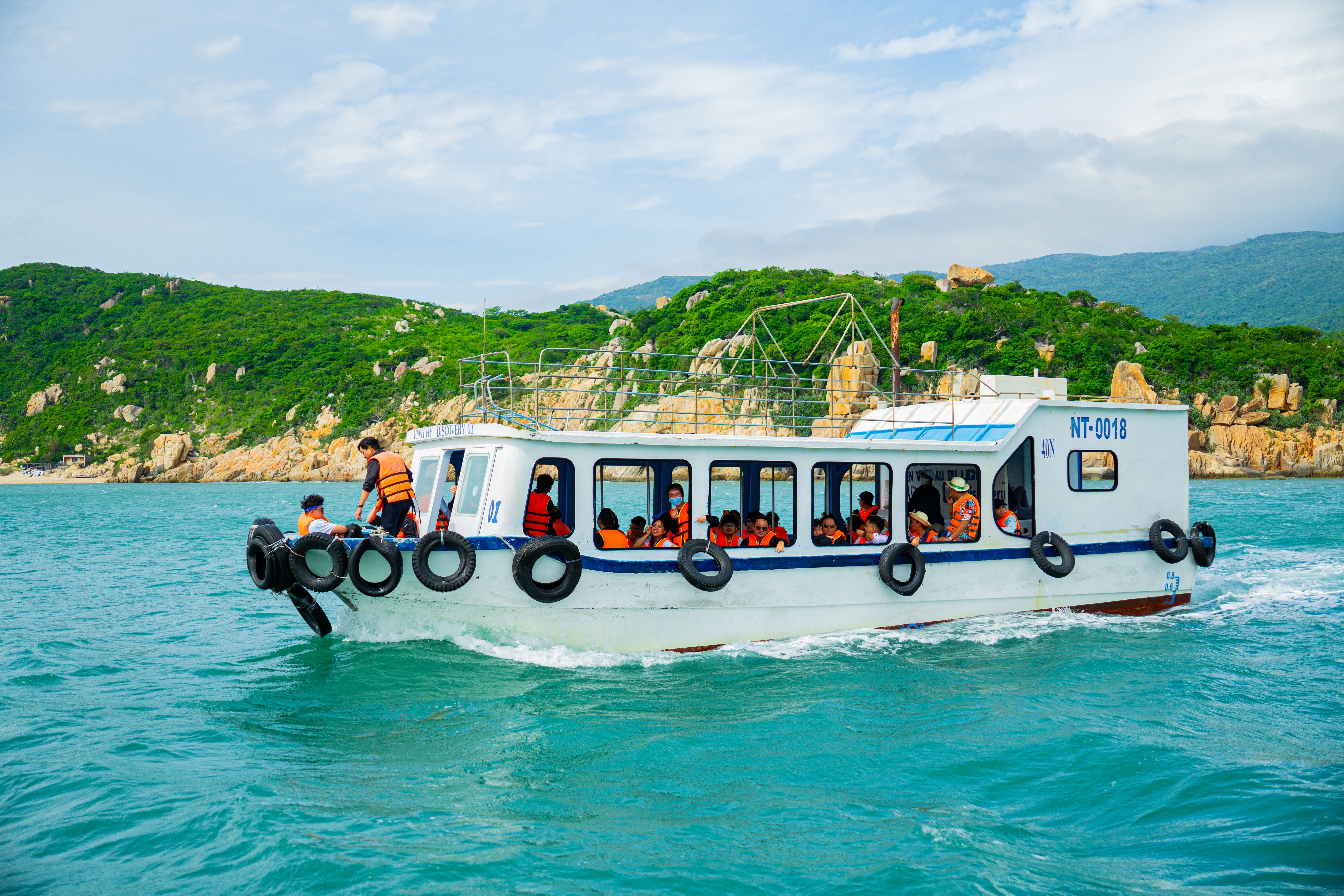 Scenic Boat Tour on Tropical Waters · Free Stock Photo