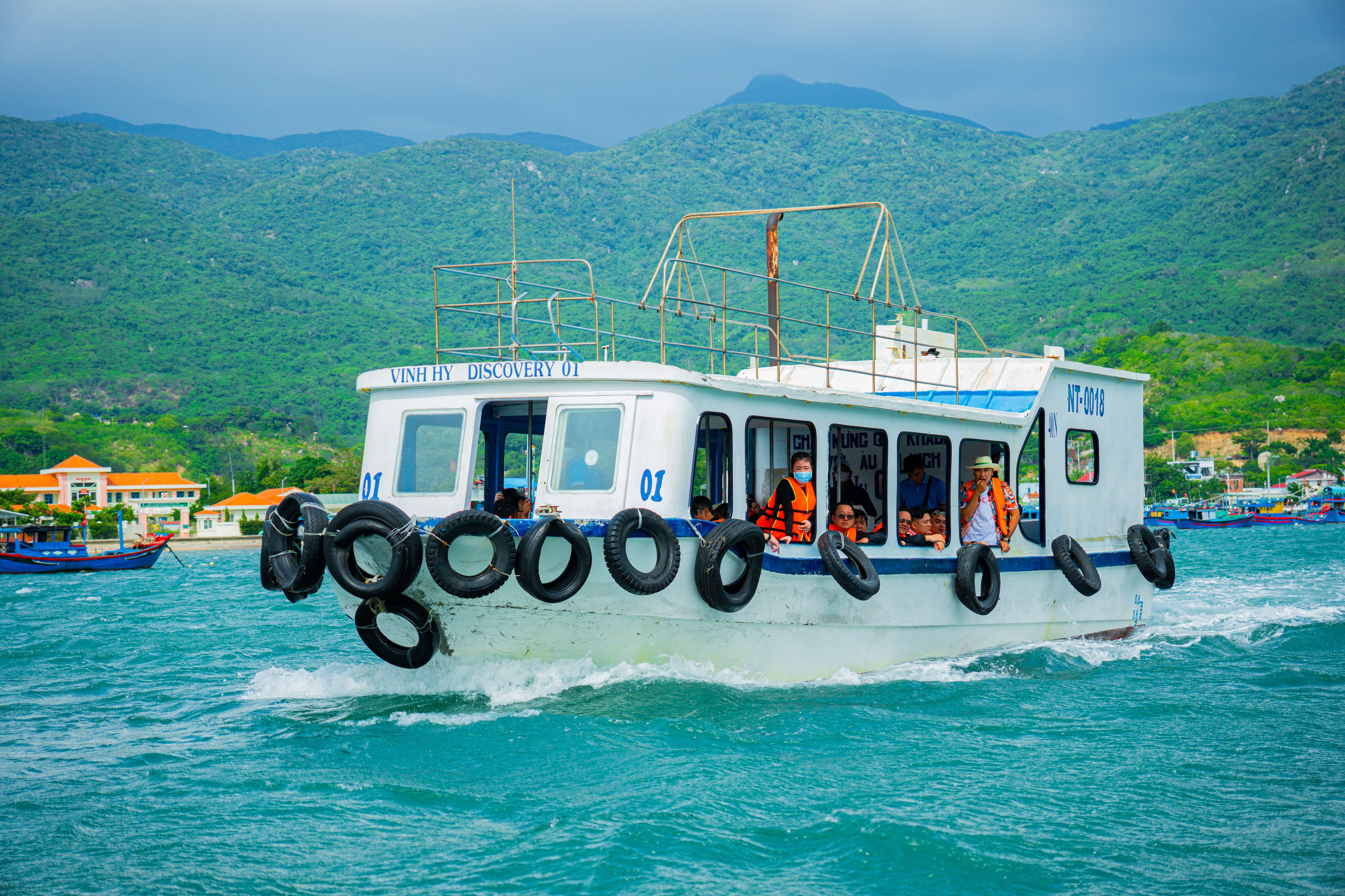Scenic Boat Tour in Vinh Hy Bay · Free Stock Photo
