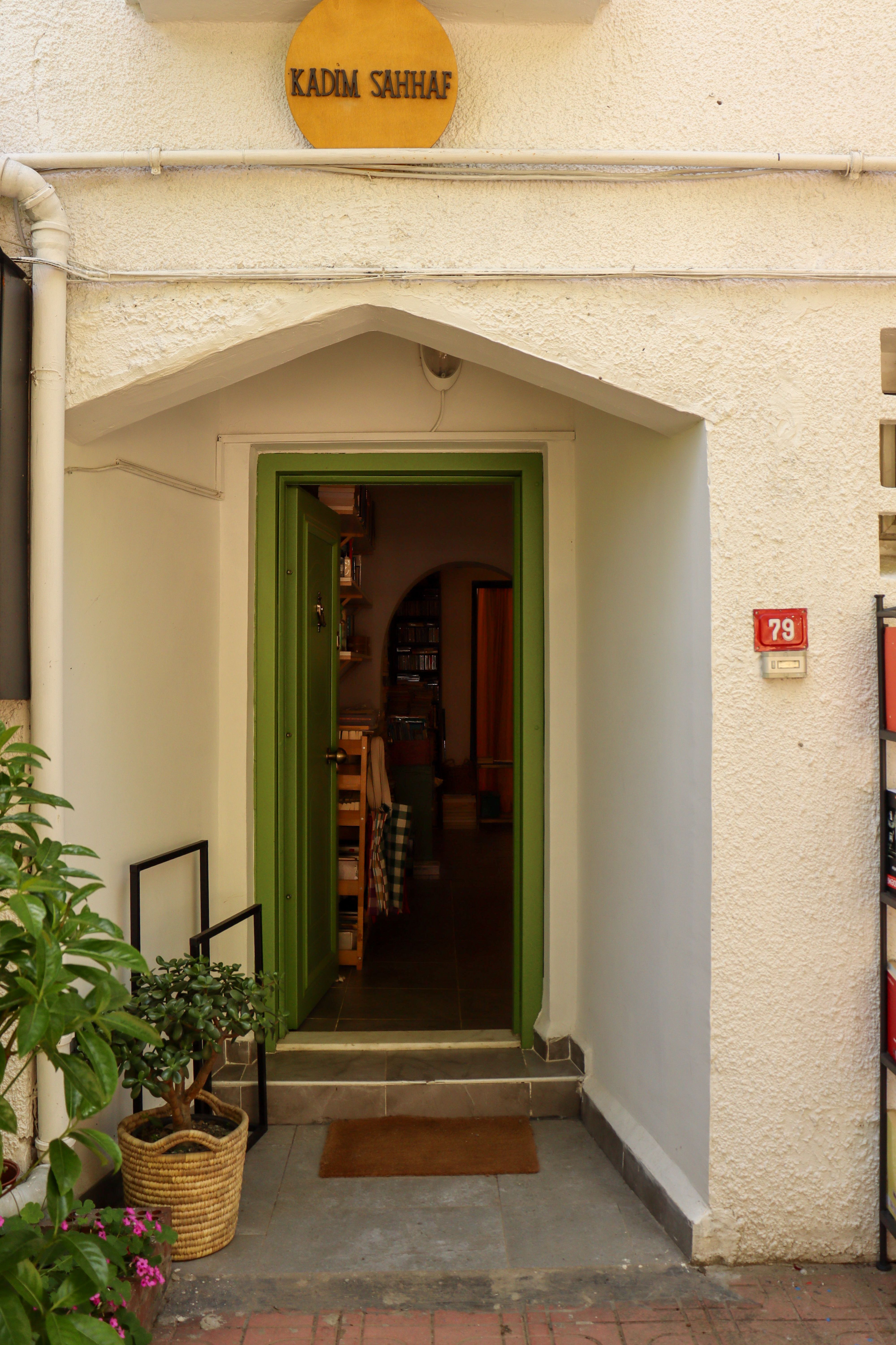 Charming Bookstore Entrance with Green Door · Free Stock Photo