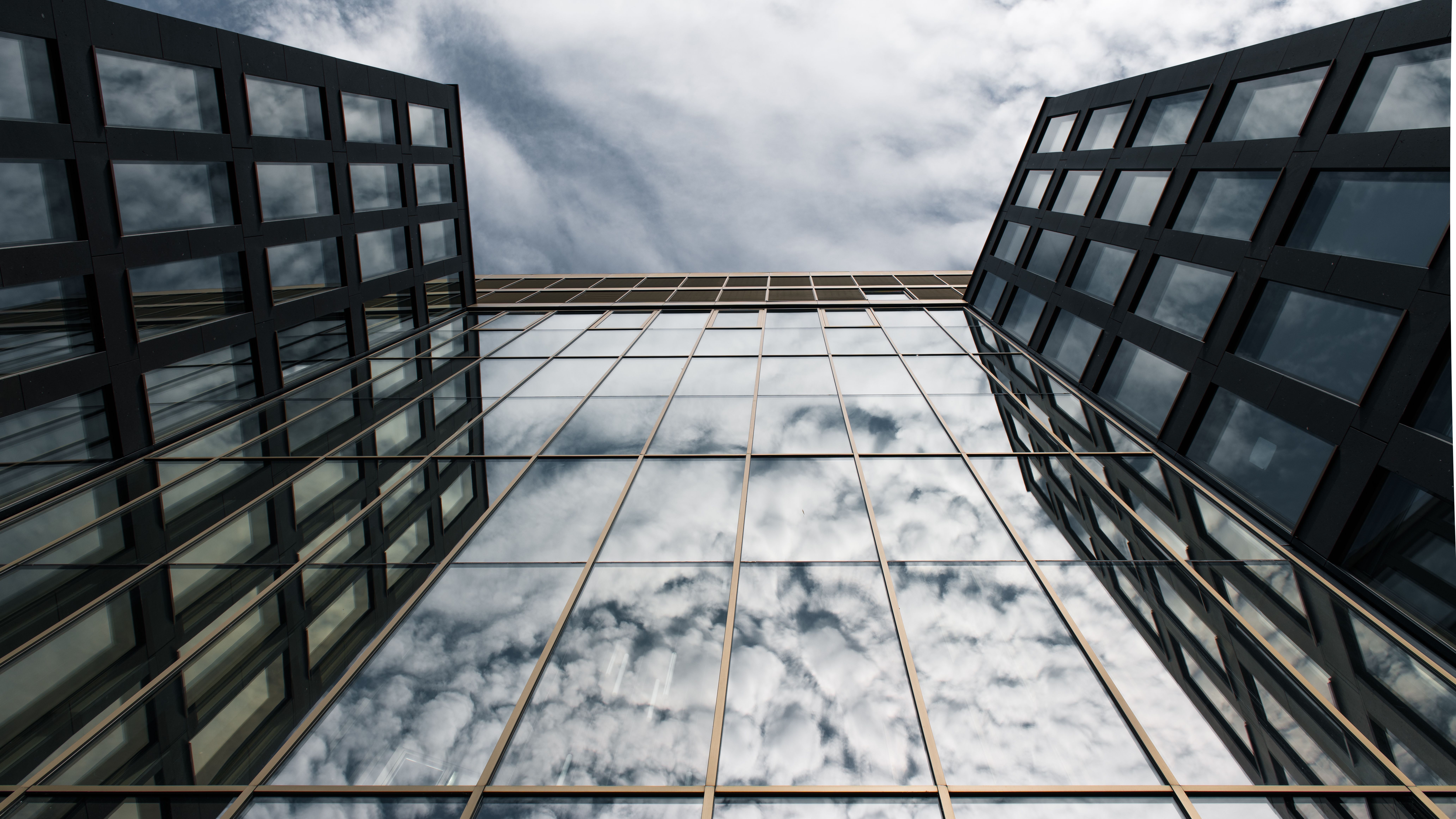 Modern Building Mirror Windows Photos, Download The BEST Free Modern ...
