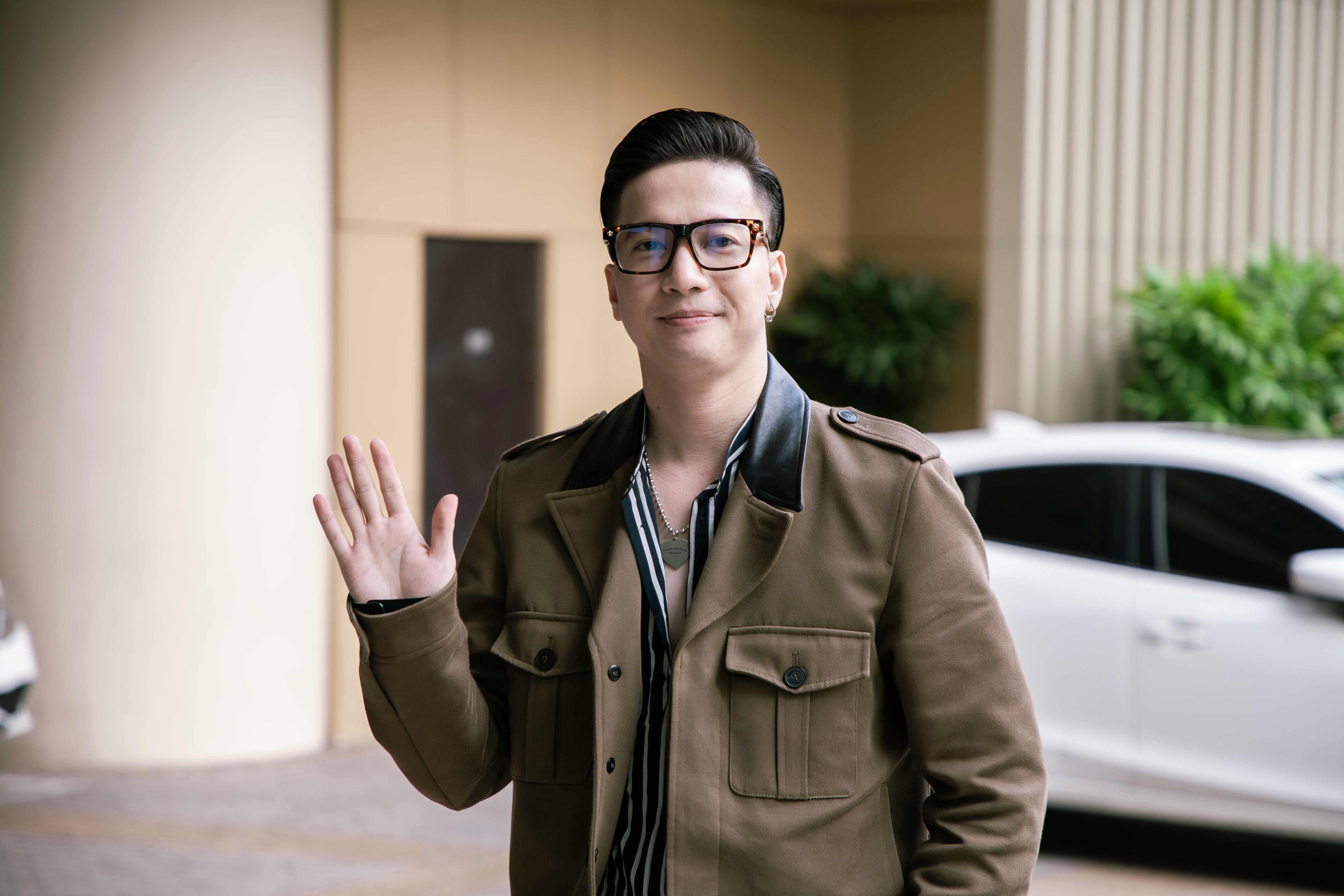 Driver Waving Photos, Download The BEST Free Driver Waving Stock Photos ...