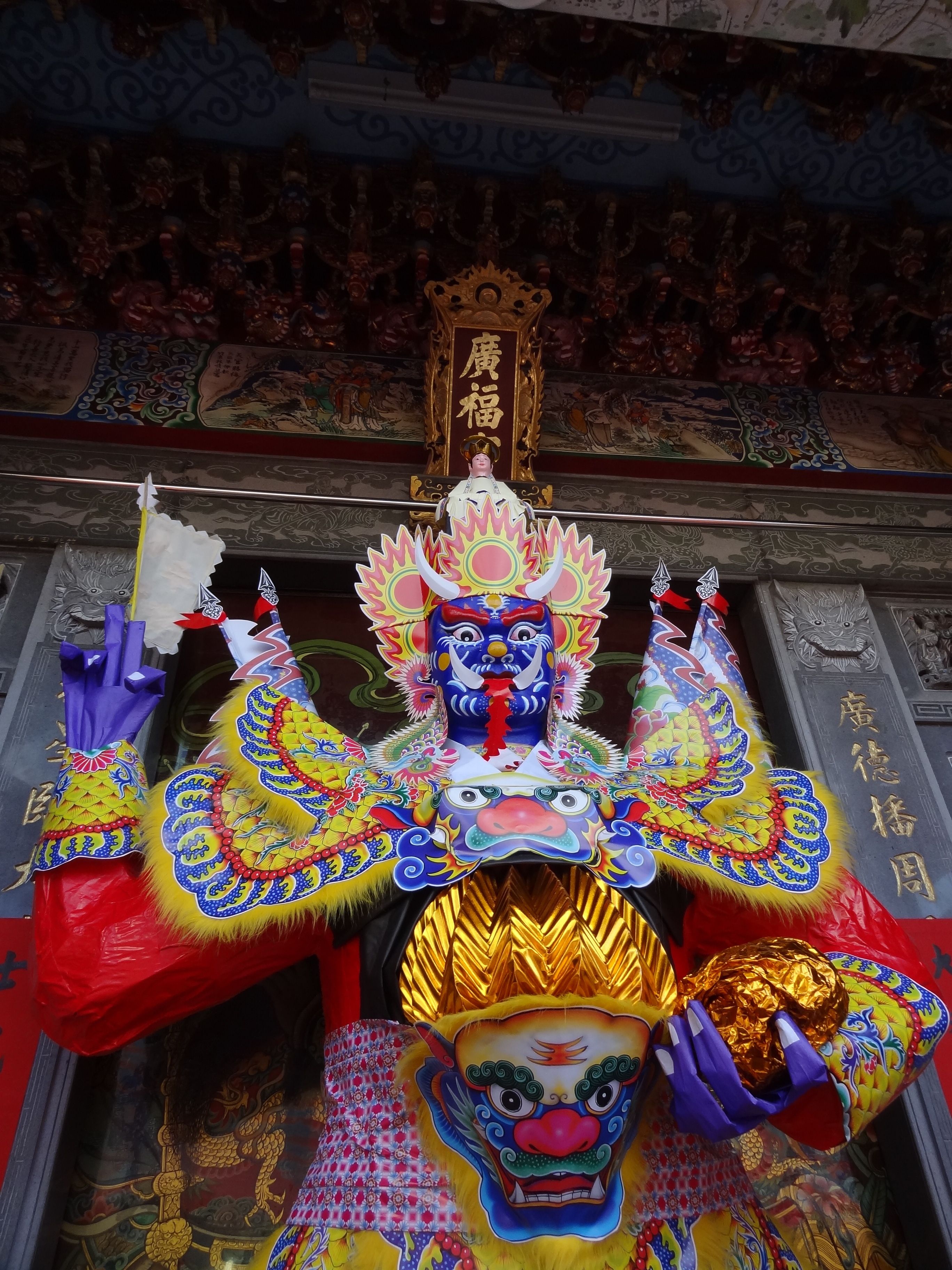 Vibrant Traditional Asian Temple Statue · Free Stock Photo