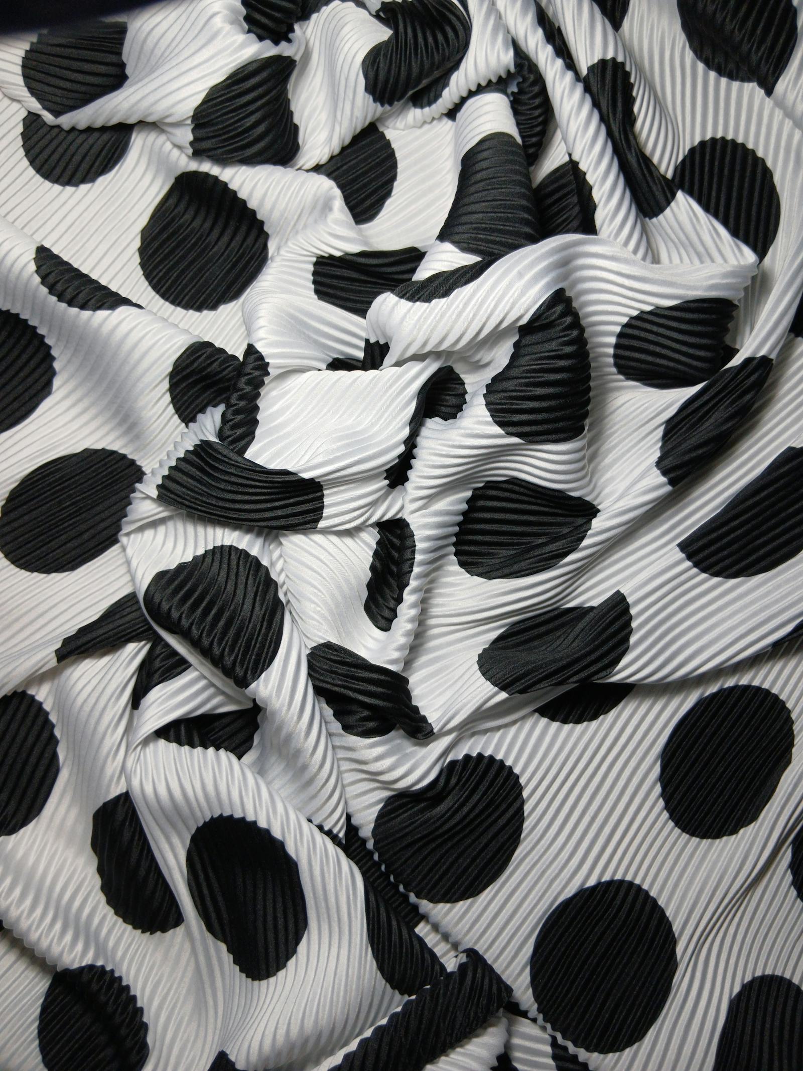 Black And White Polka Dots Background Photos, Download The BEST Free ...
